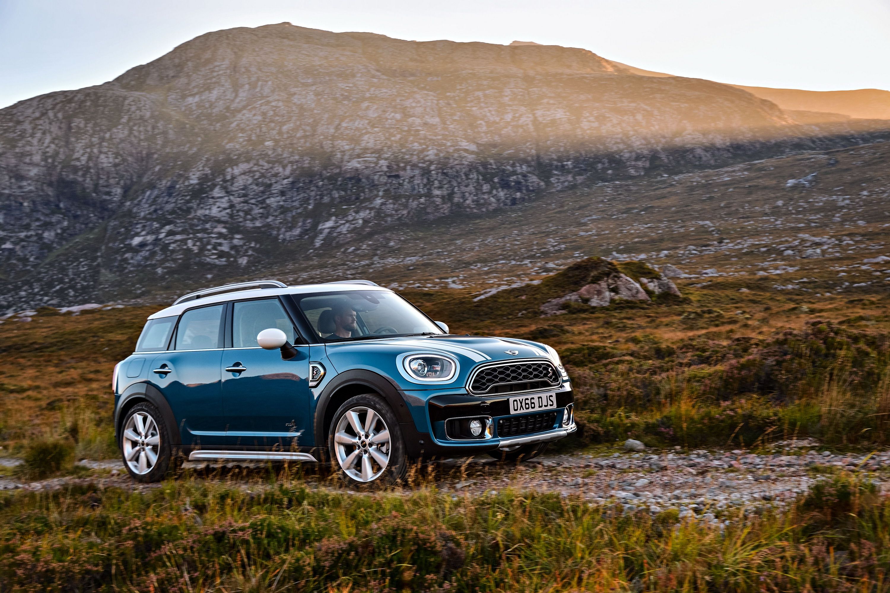 Wallpaper of the Day: 2017 Mini Countryman