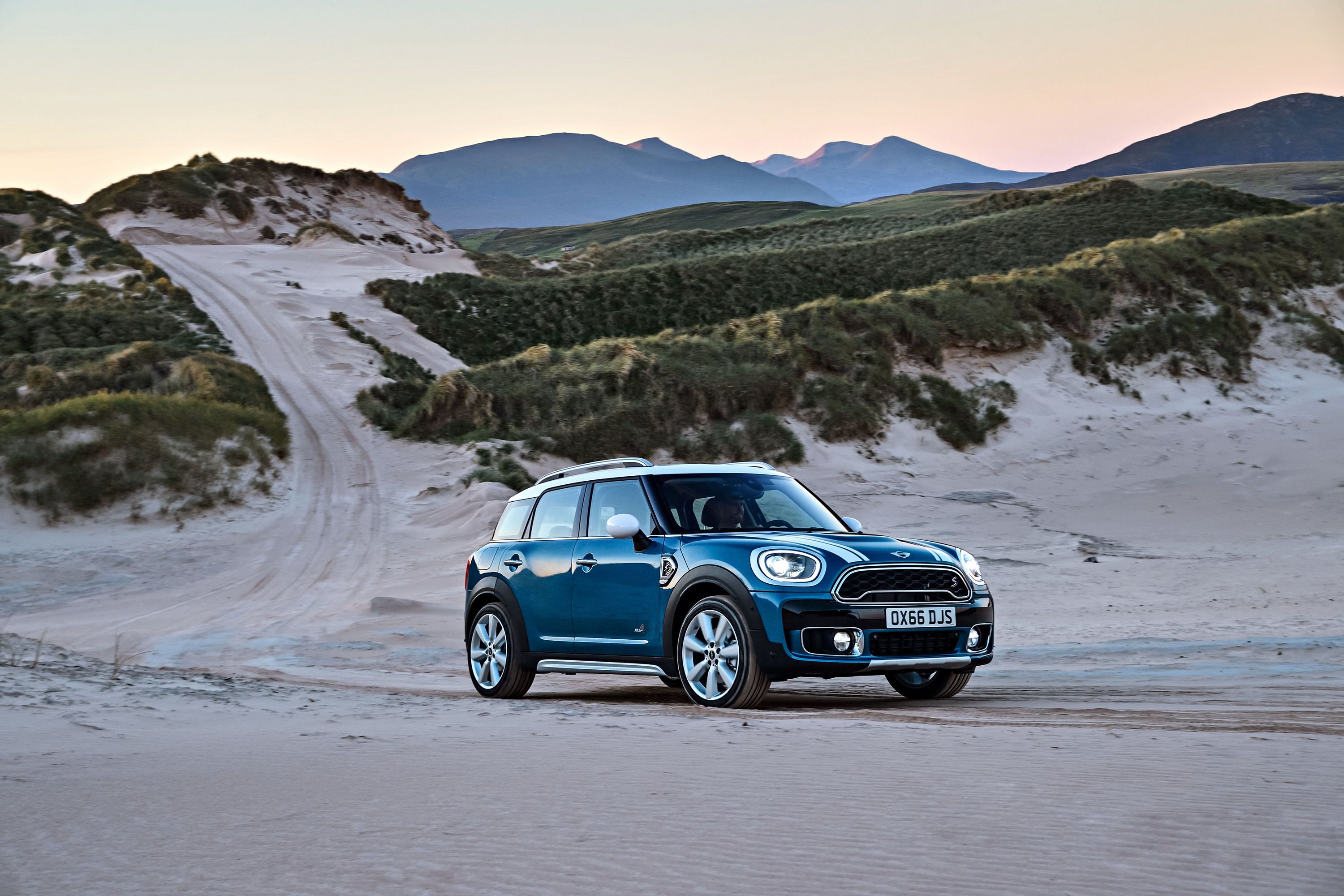 Wallpaper of the Day: 2017 Mini Countryman
