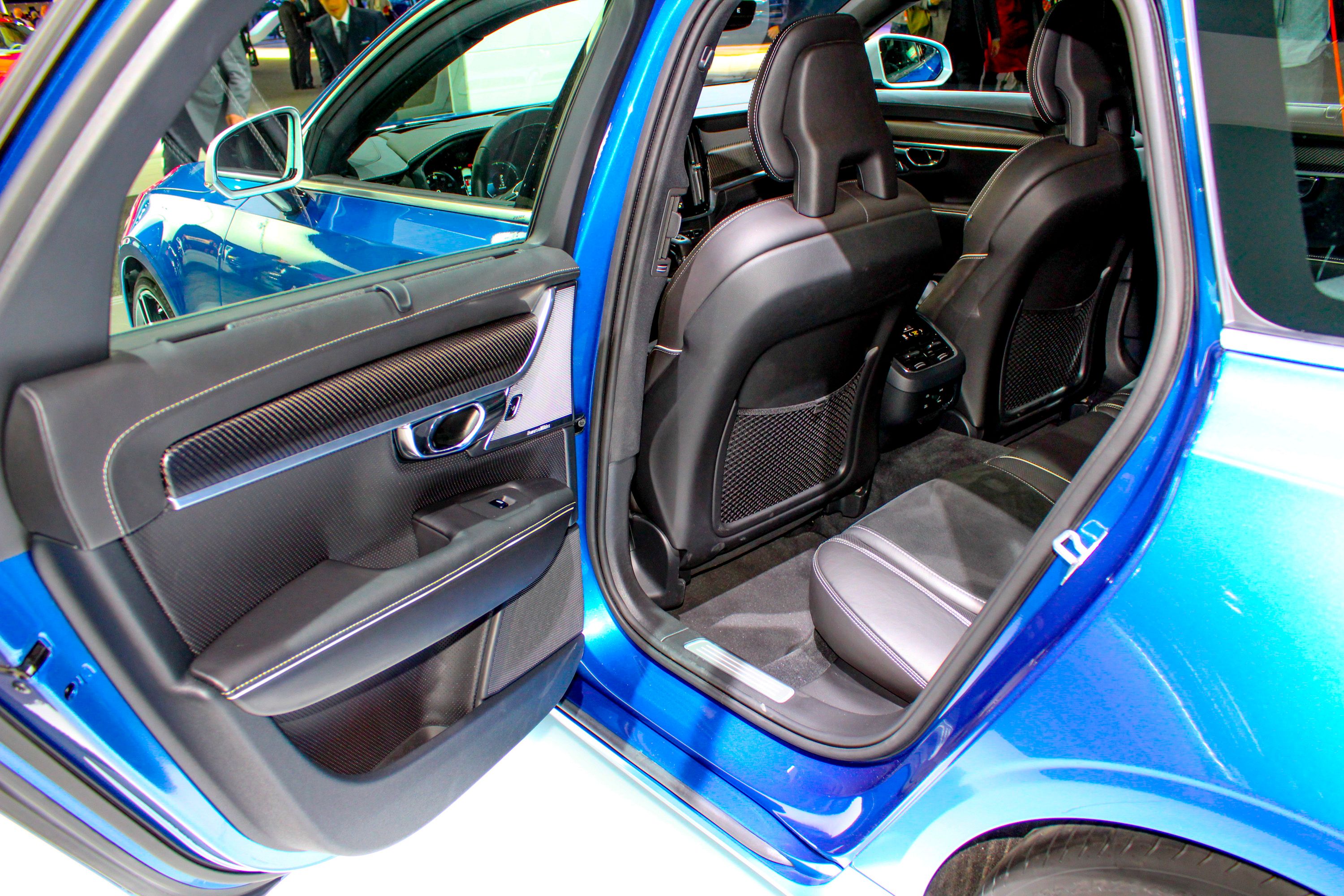 2017 Volvo V90 R-Design