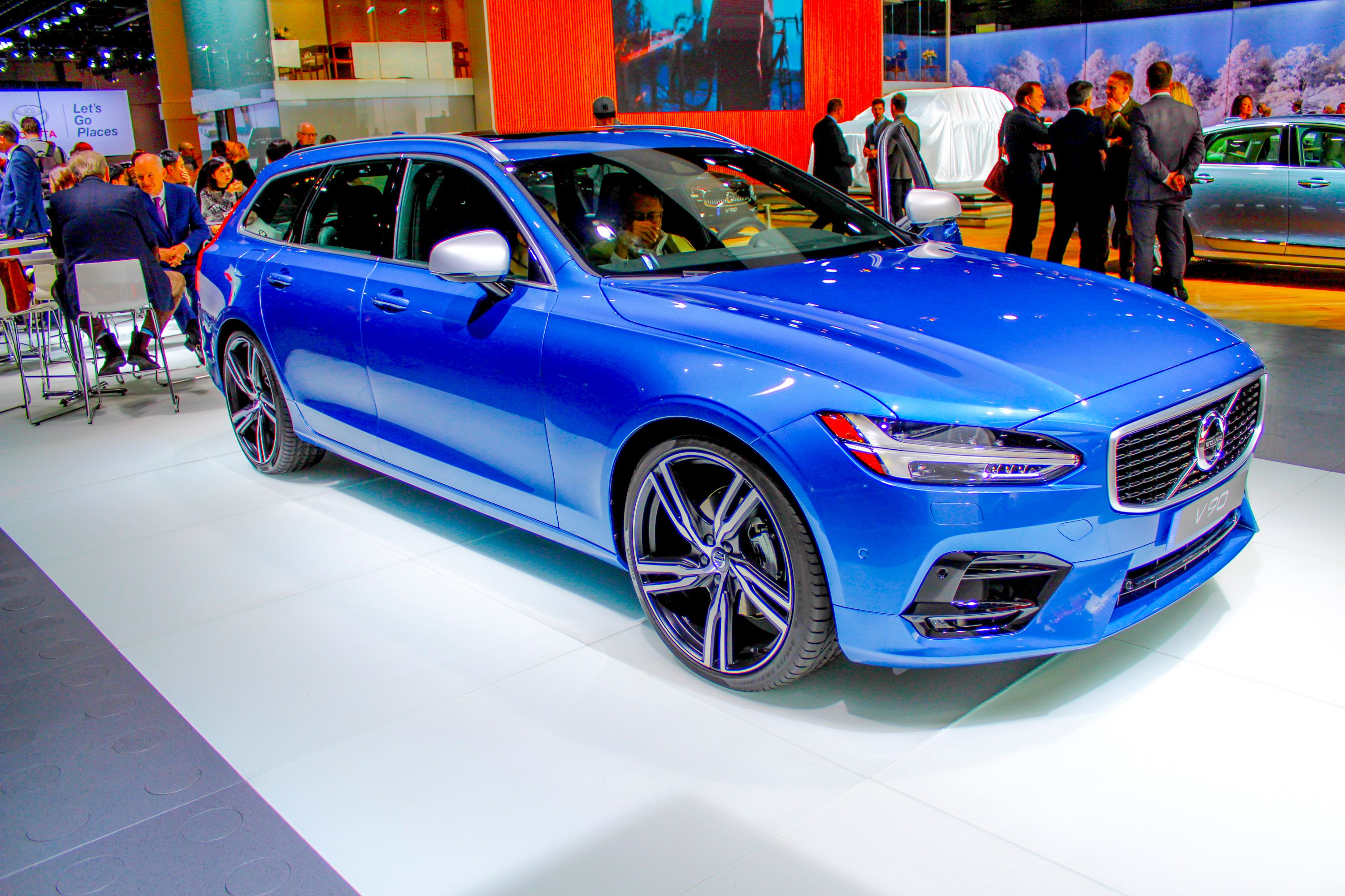 2017 Volvo V90 R-Design