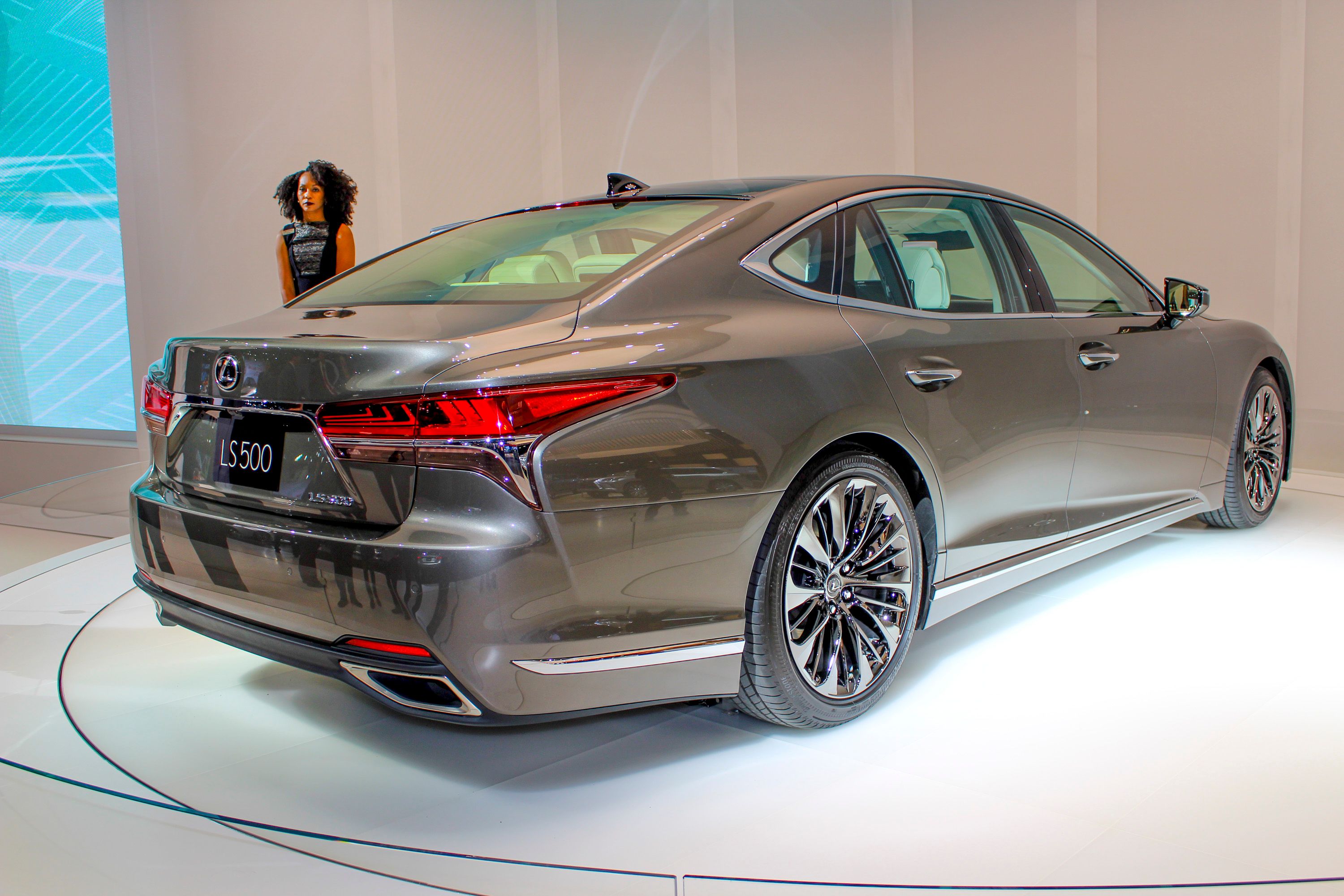 Five Cool Design Features That Lexus Introduced with the New LS