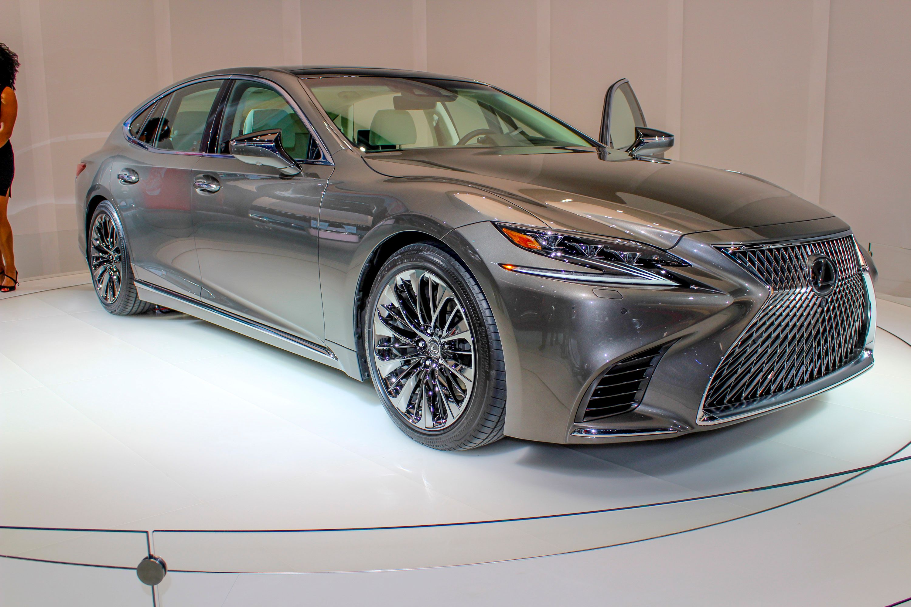 Five Cool Design Features That Lexus Introduced with the New LS