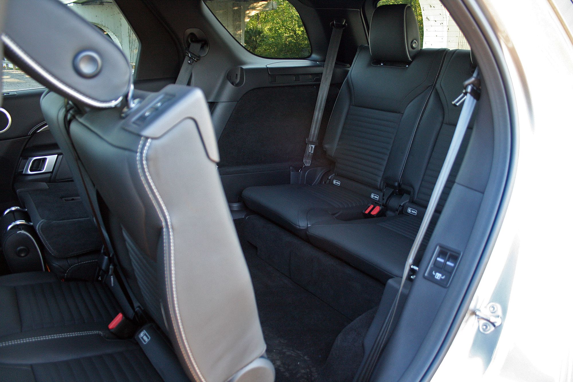 The Off-Road Tech that makes The 2017 Land Rover Discovery So Good