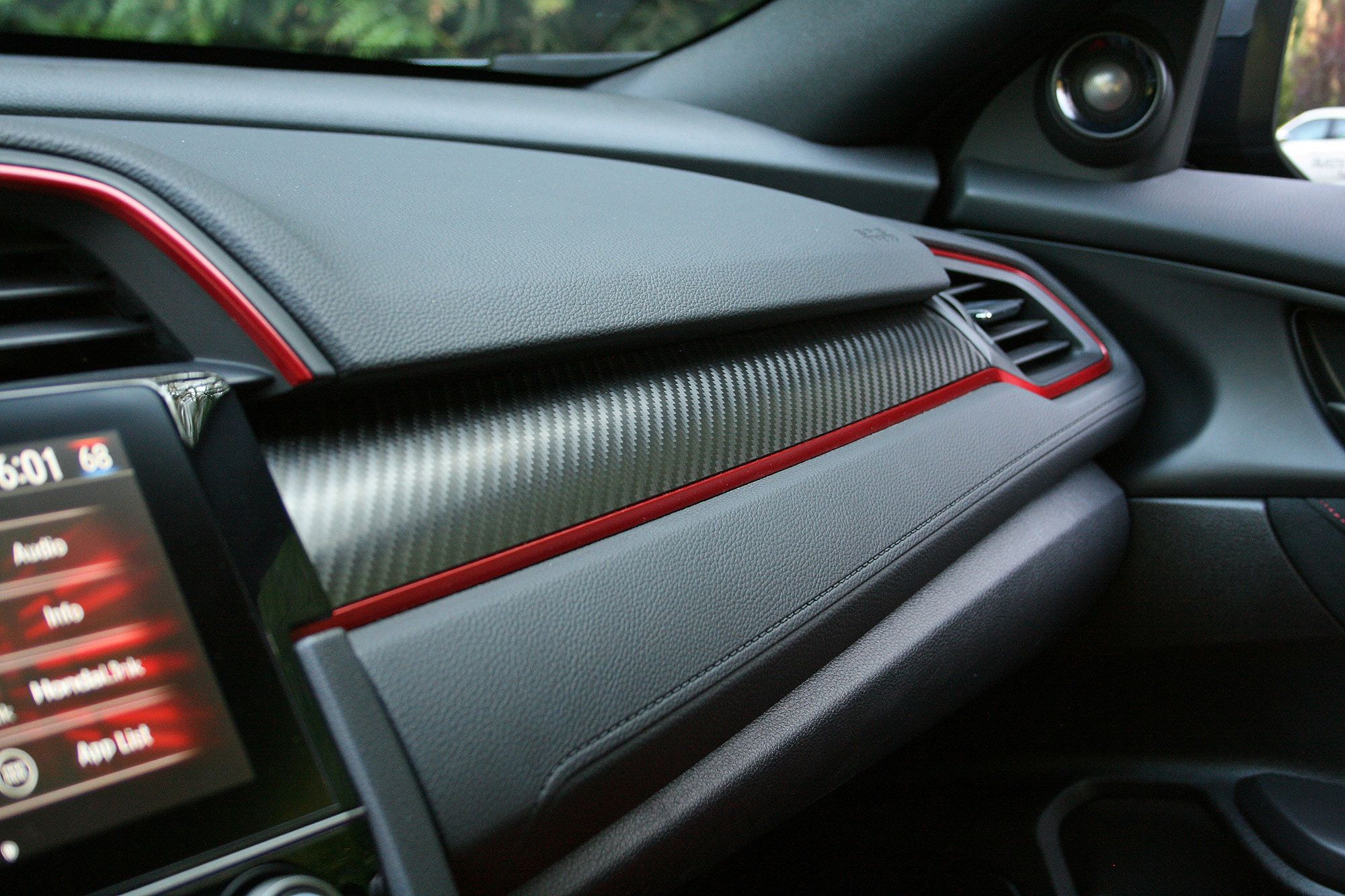 The Turbocharged Heart of the 2017 Honda Civic Type R