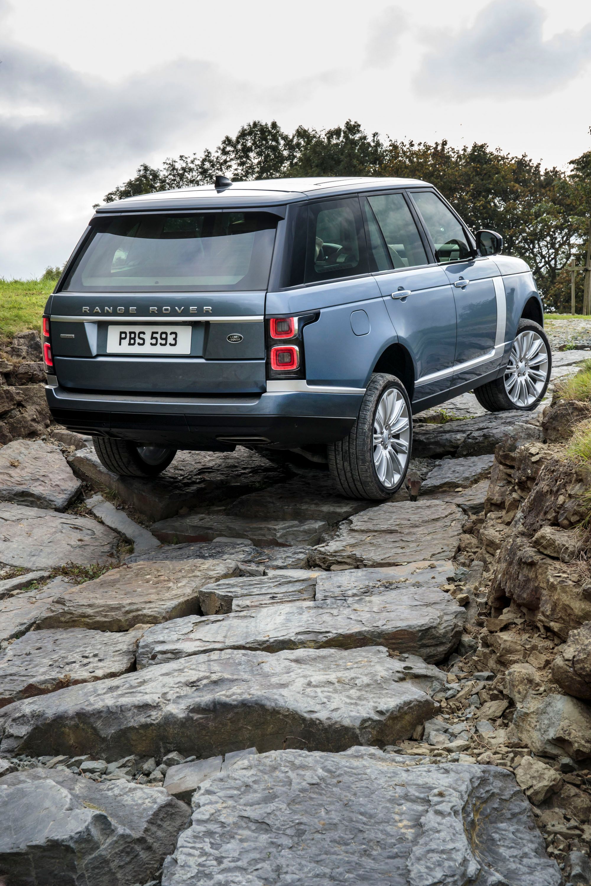 Wallpaper of the Day: 2018 Land Rover Range Rover
