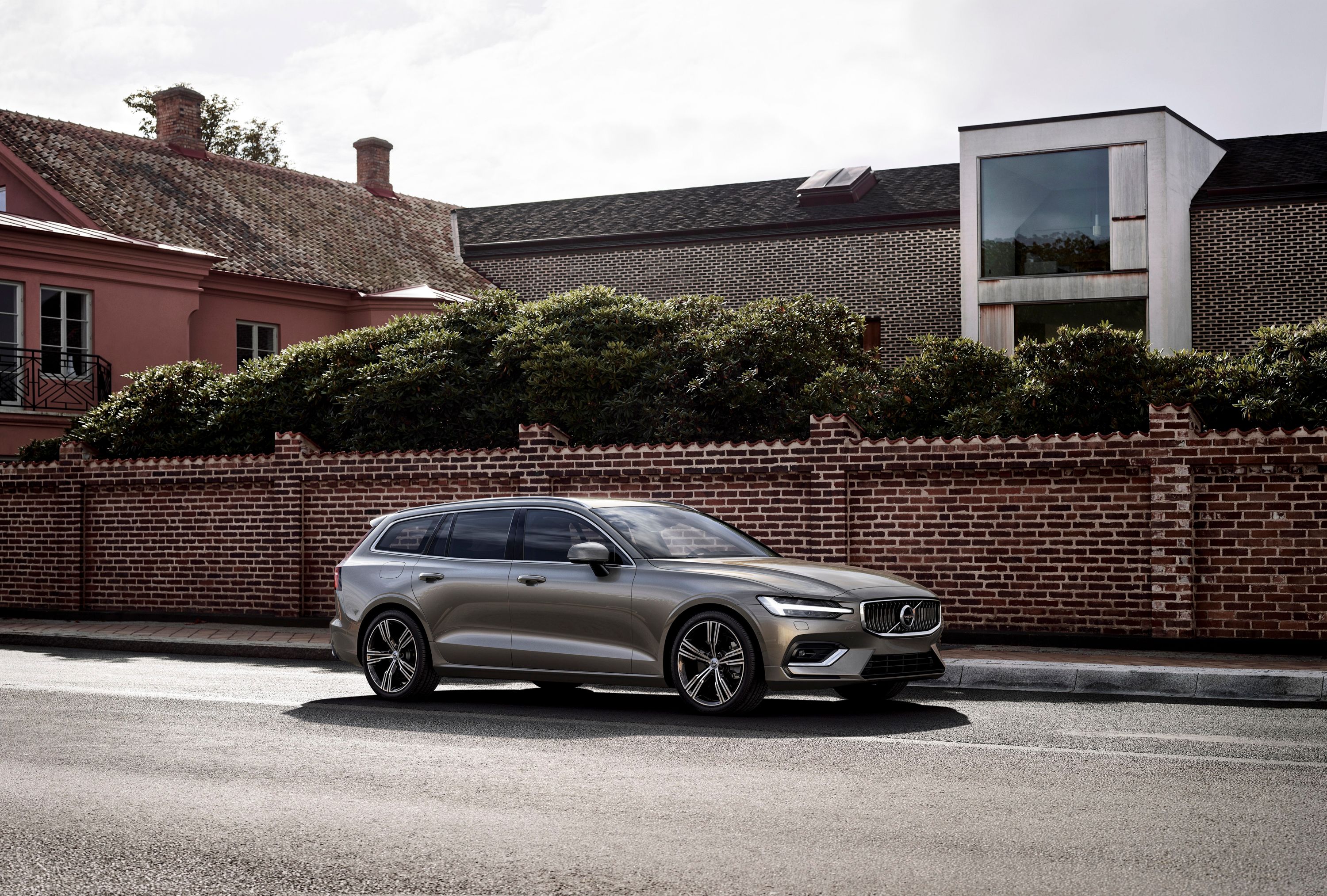 Wallpaper of the Day: 2019 Volvo V60