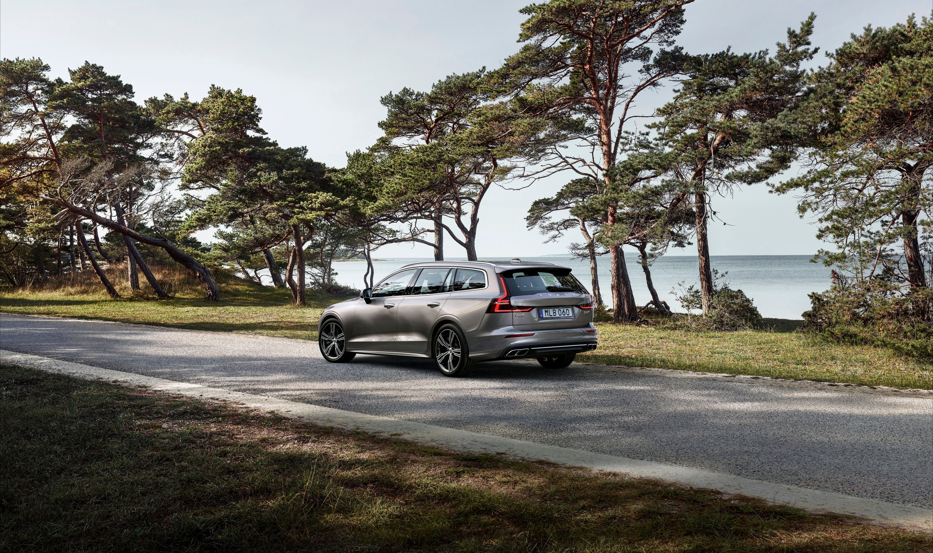 Wallpaper of the Day: 2019 Volvo V60