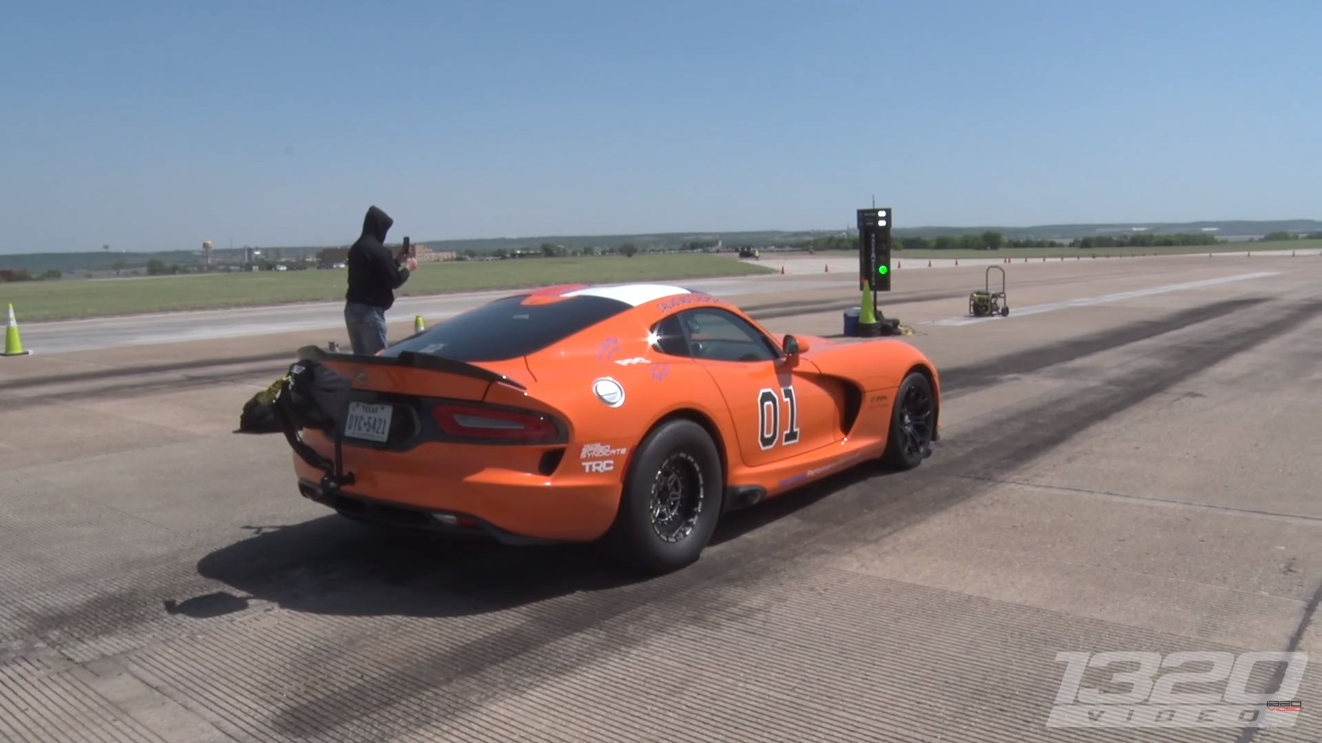 Watch A 2,600-HP Dodge Viper Destroy The Half Mile: Video
