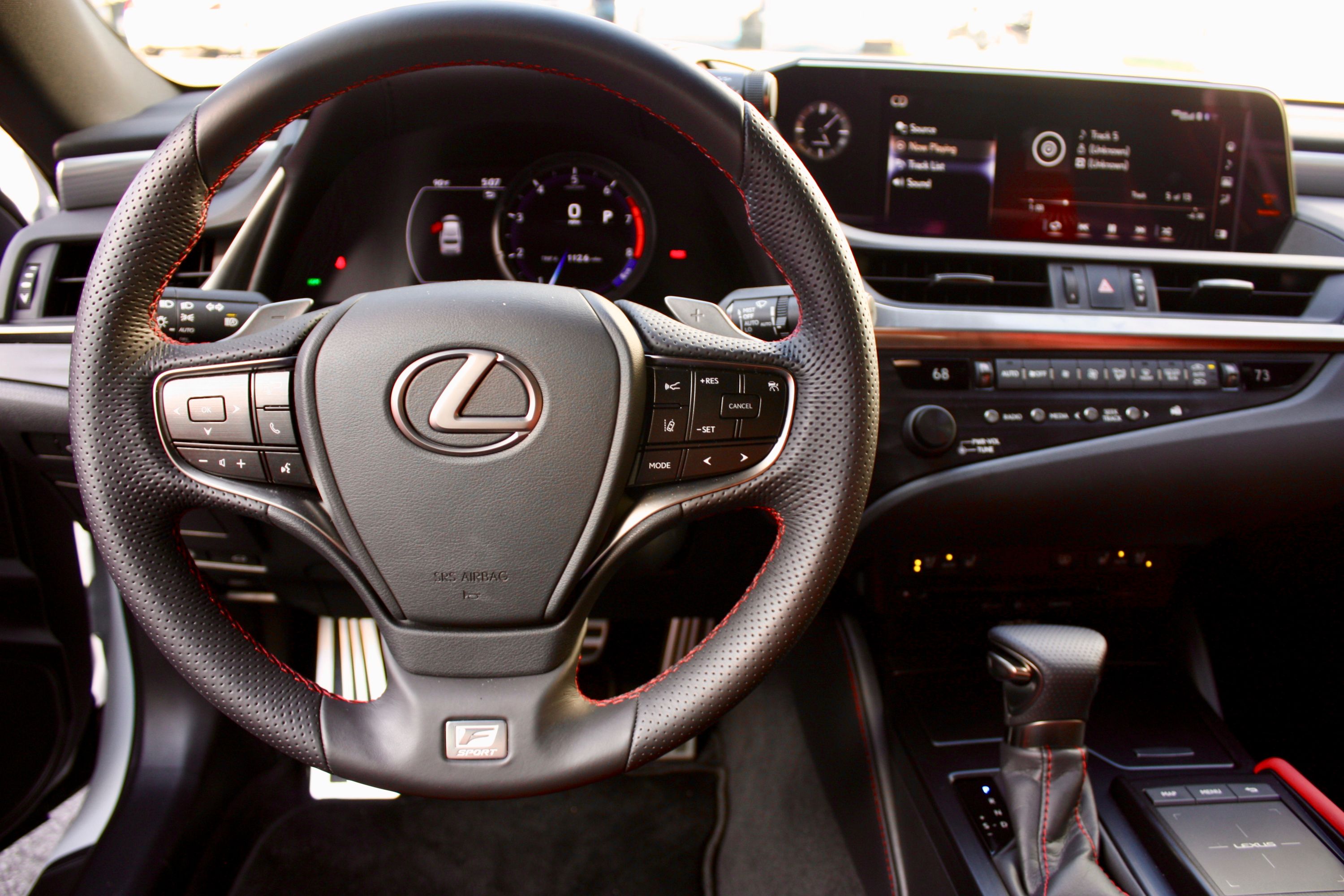 The 2019 Lexus ES Interior Is Excellent