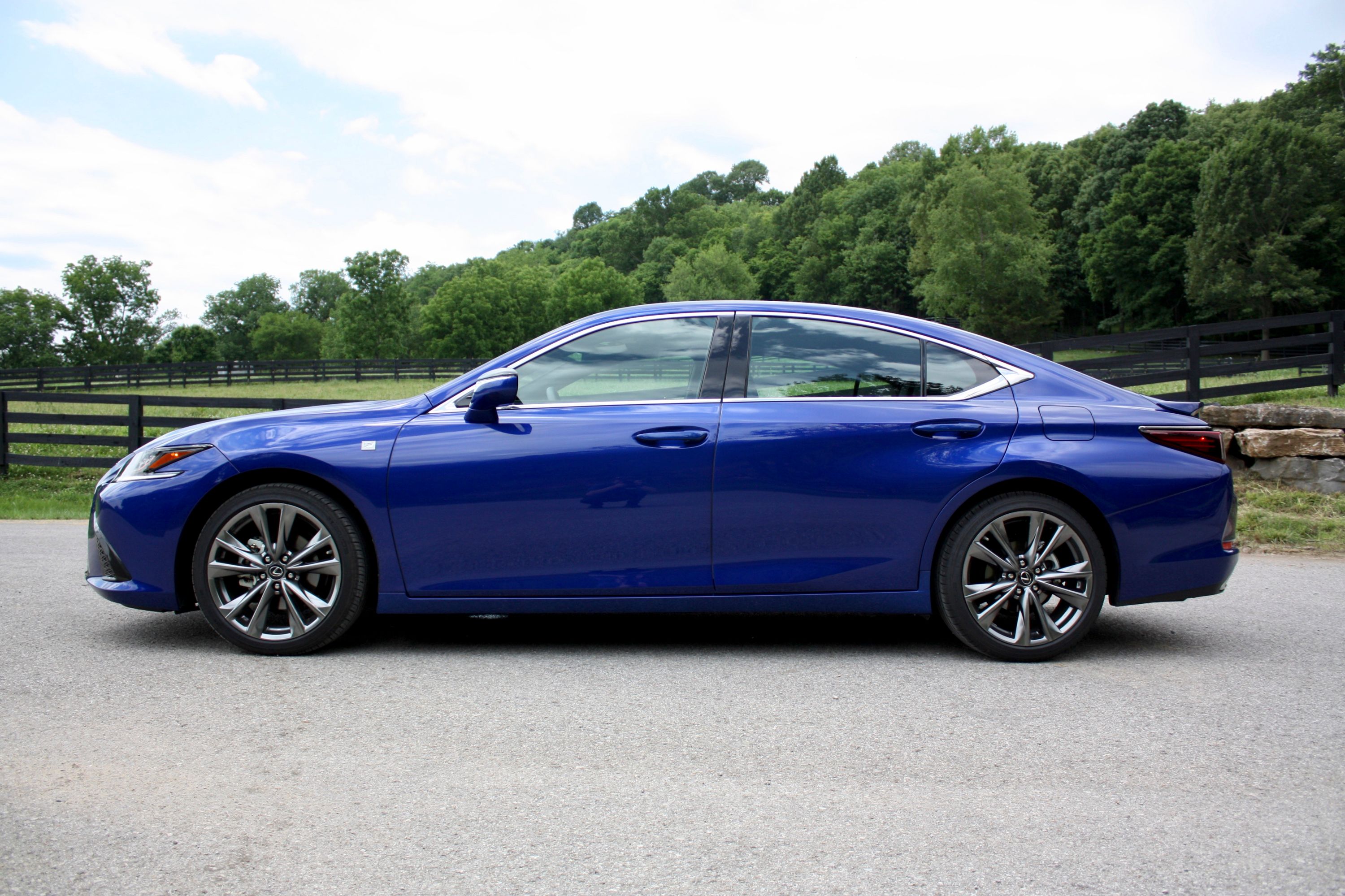 The 2019 Lexus ES Interior Is Excellent