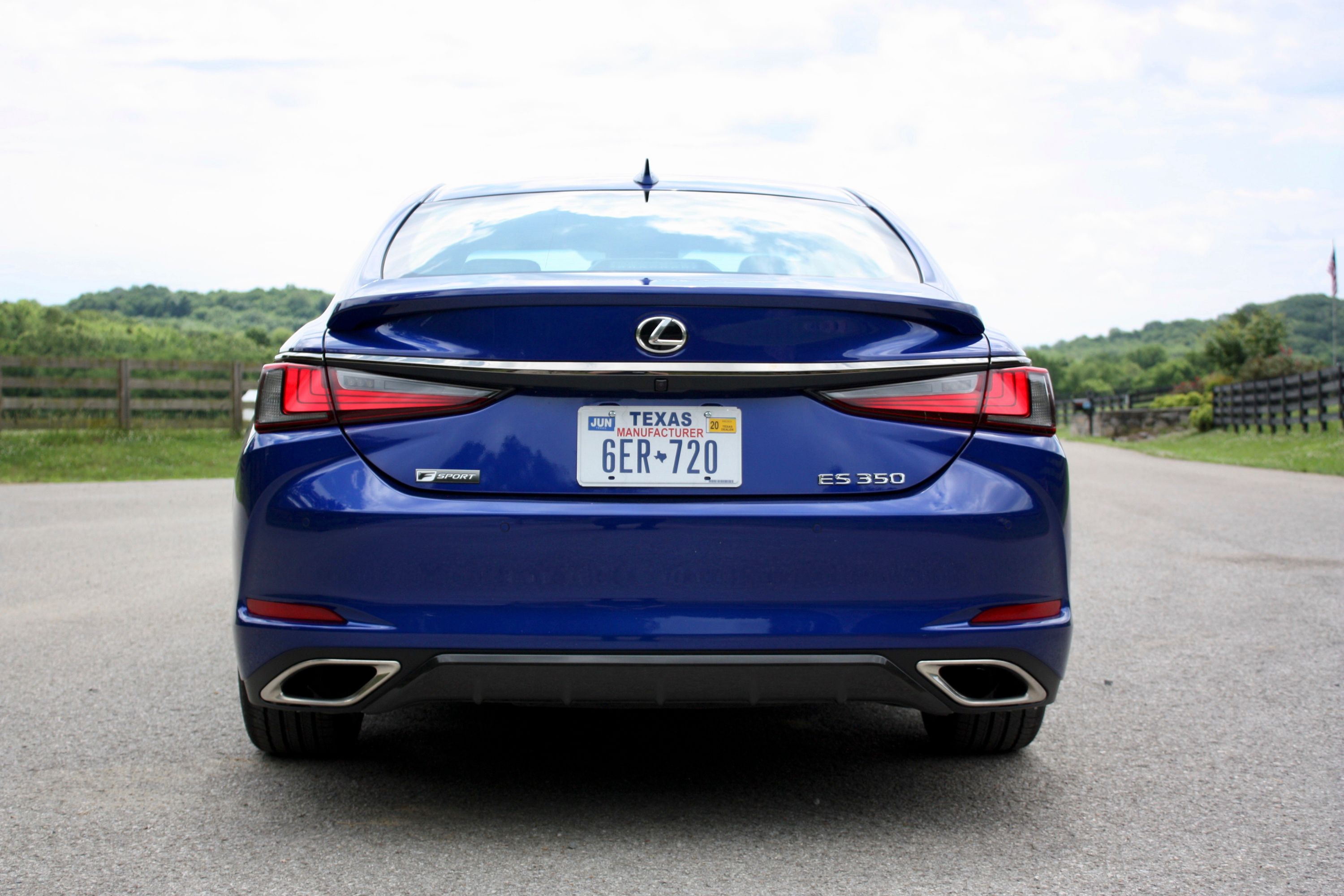 The 2019 Lexus ES Interior Is Excellent