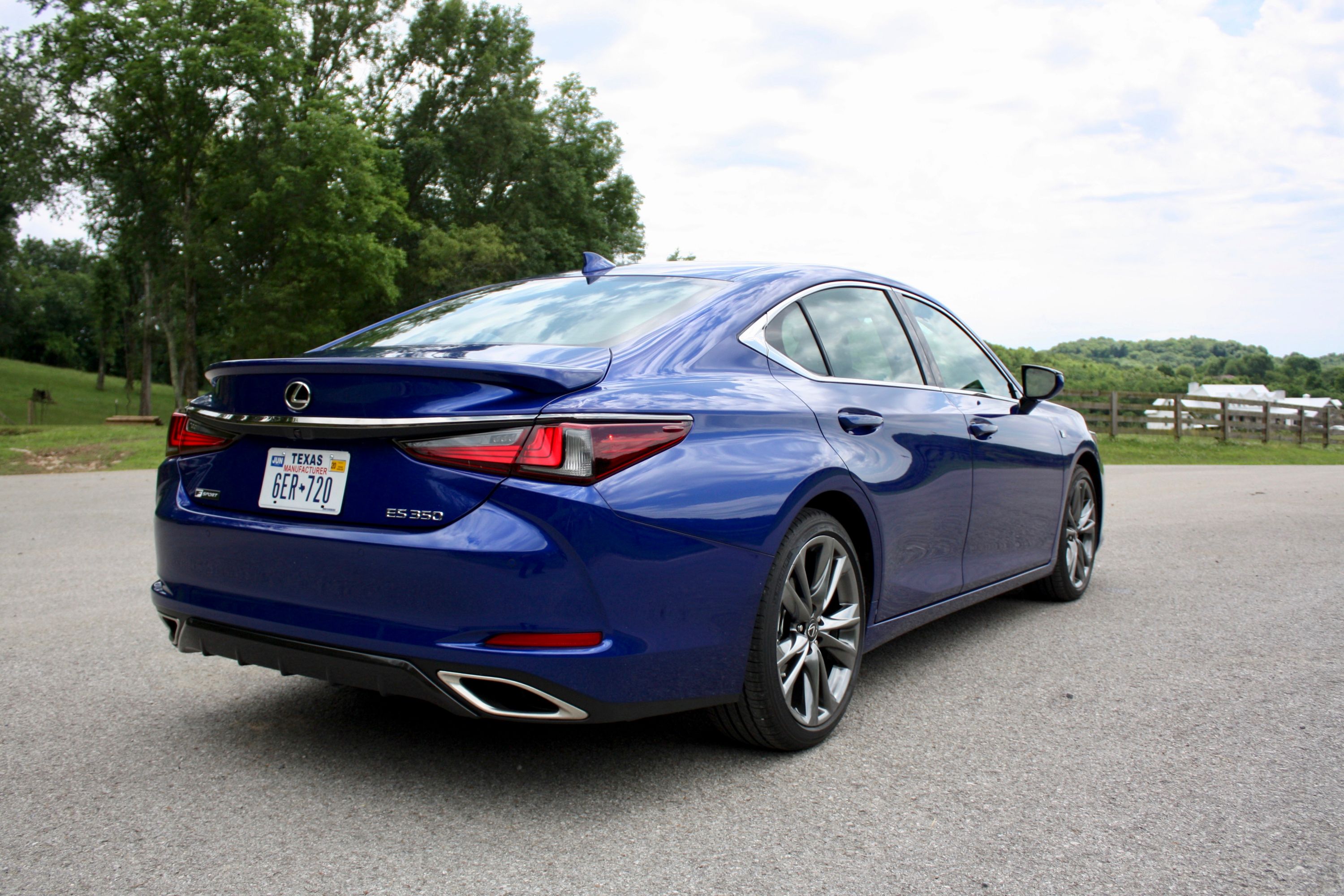 The 2019 Lexus ES Interior Is Excellent