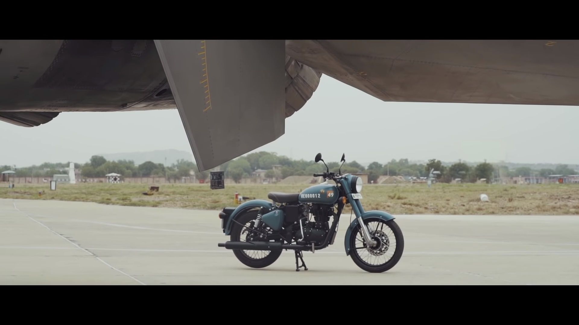 Royal Enfield salutes the armed forces with this special "Signals ...