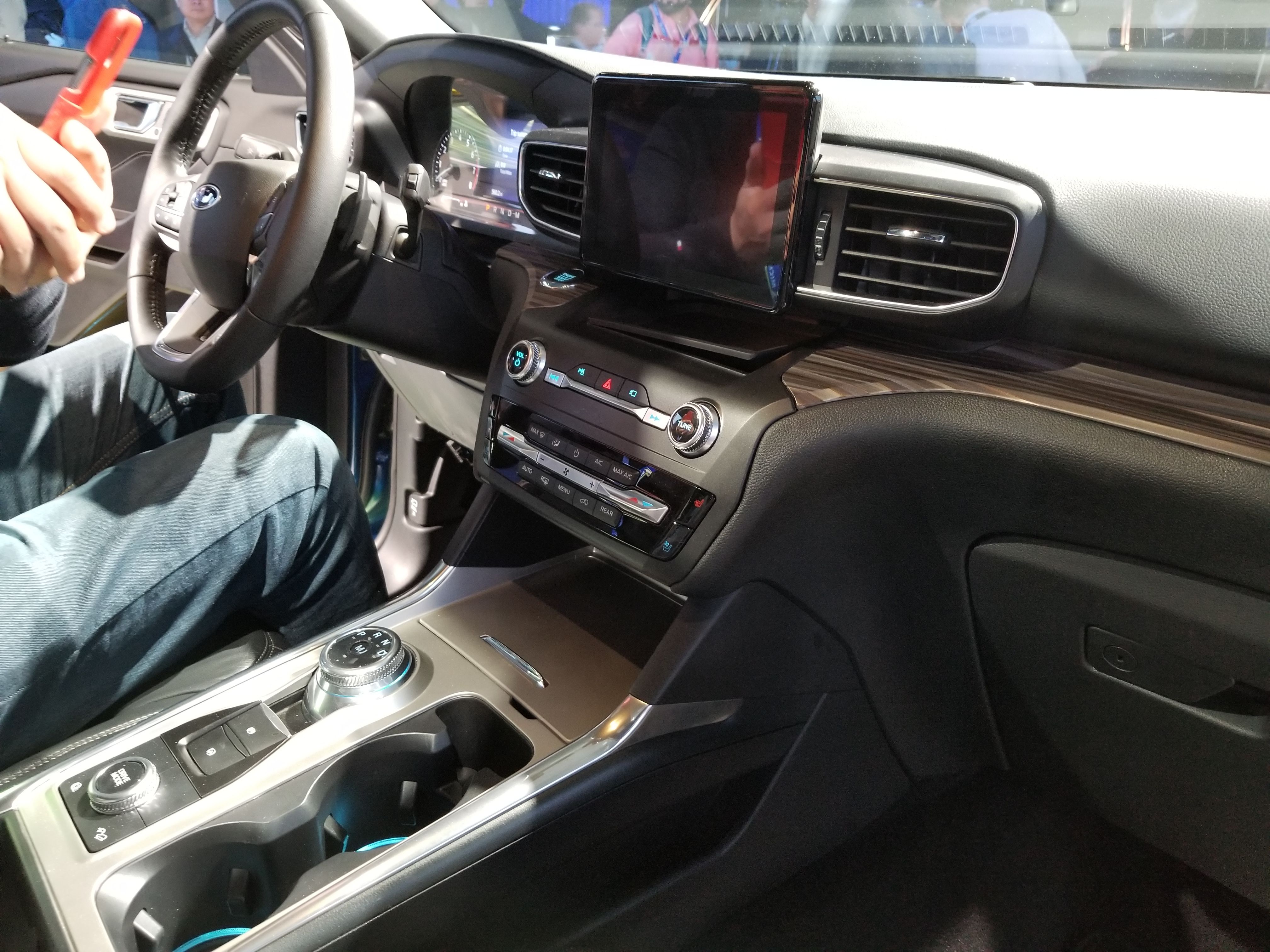 The 2020 Ford Explorer Hybrid Features a Weird Drivetrain Layout