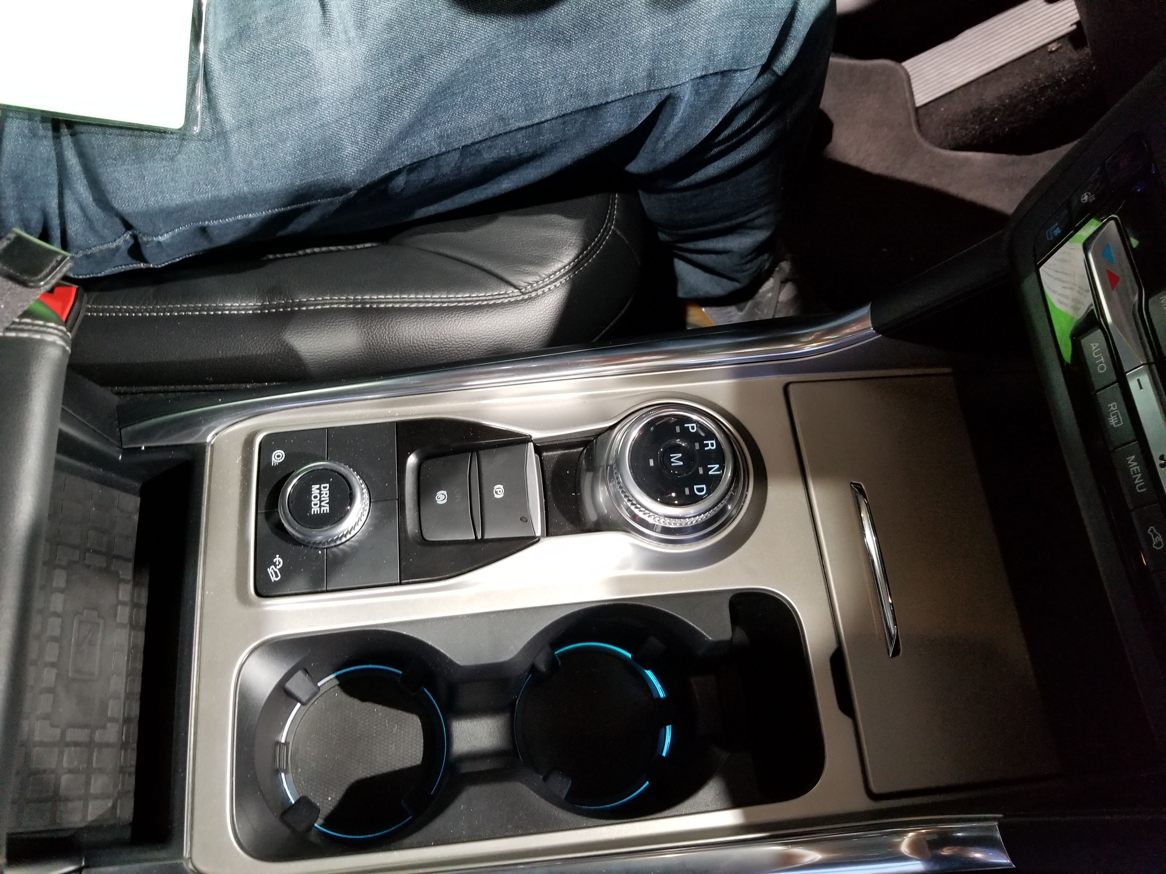 The 2020 Ford Explorer Hybrid Features a Weird Drivetrain Layout