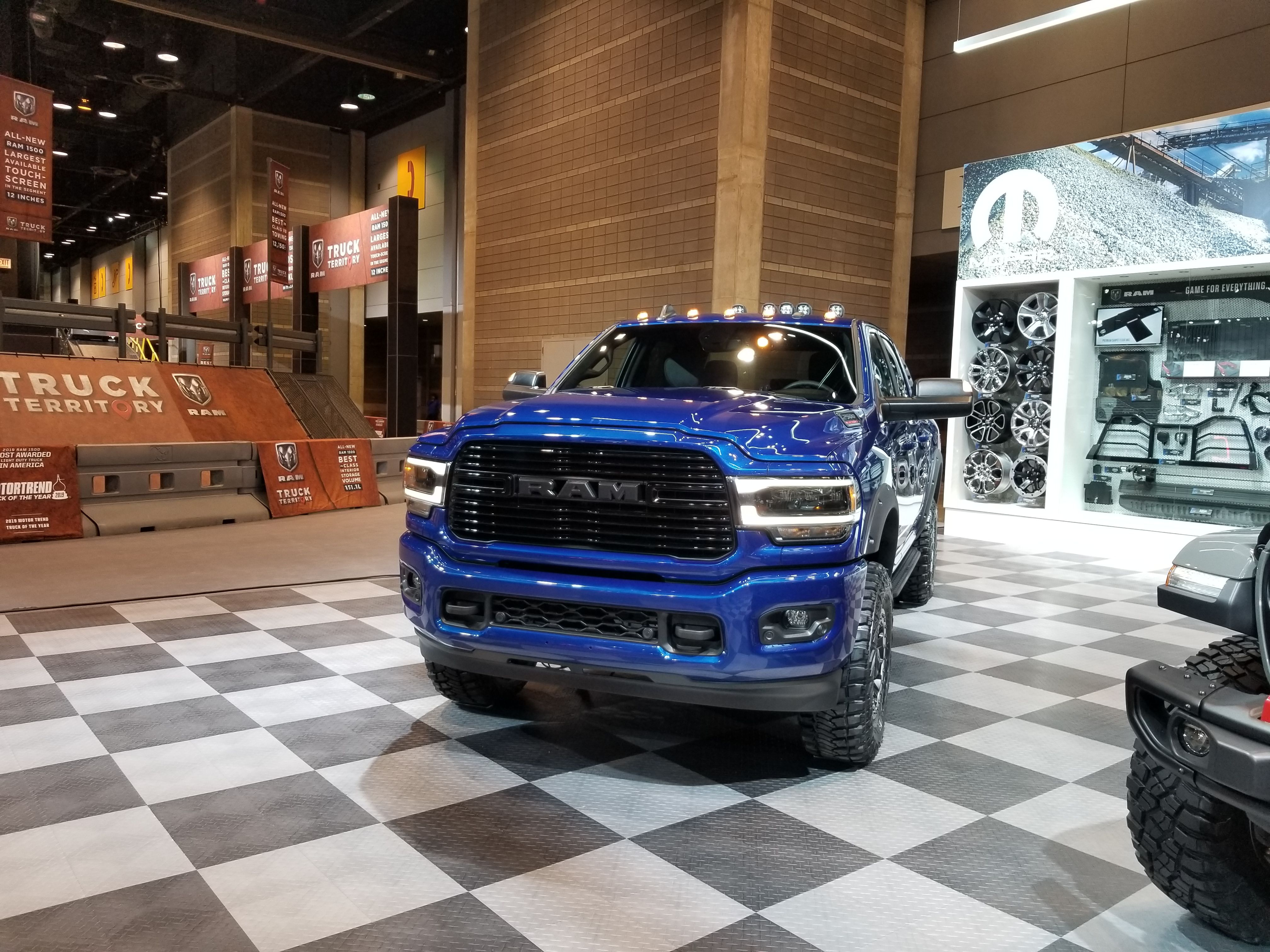 The Mopar-modified 2019 Ram 2500 Heavy Duty Has Everything That You Can ...
