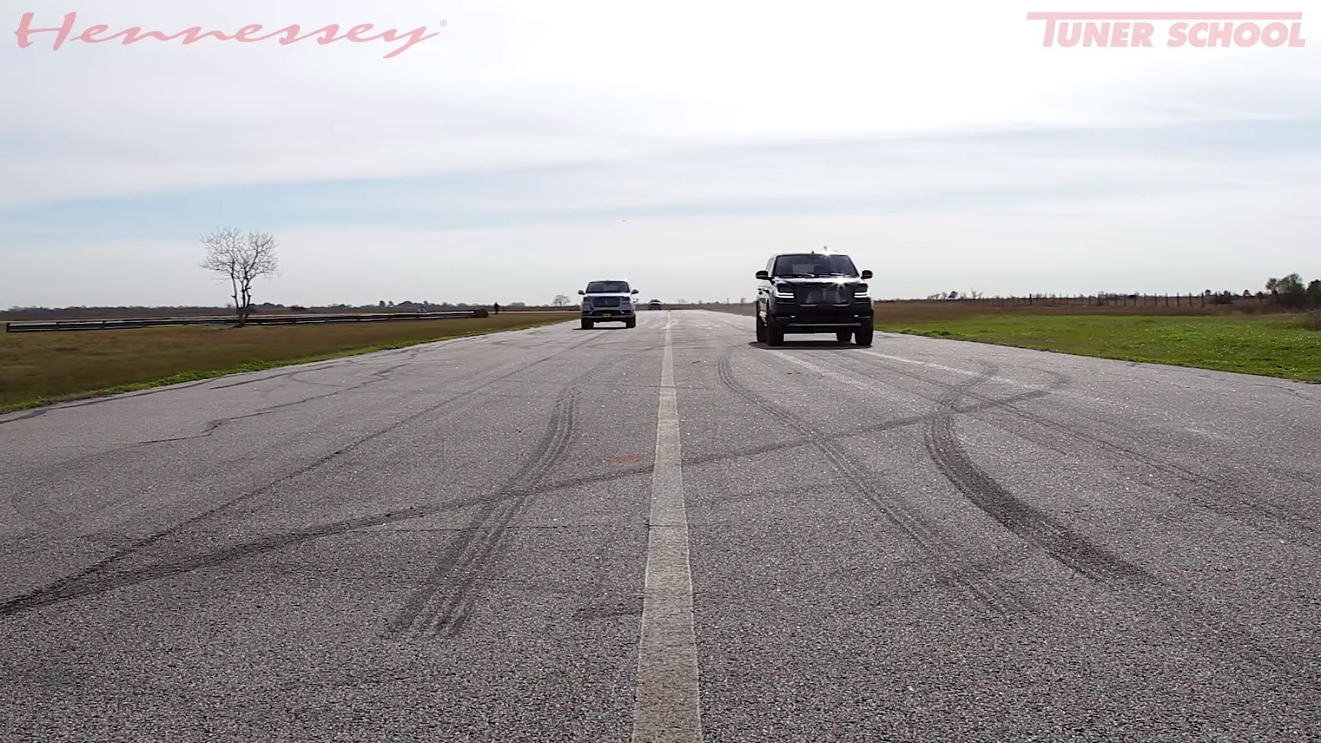 Watch a Stock 2019 Lincoln Navigator Take on a Hennessey-Tuned Lincoln ...