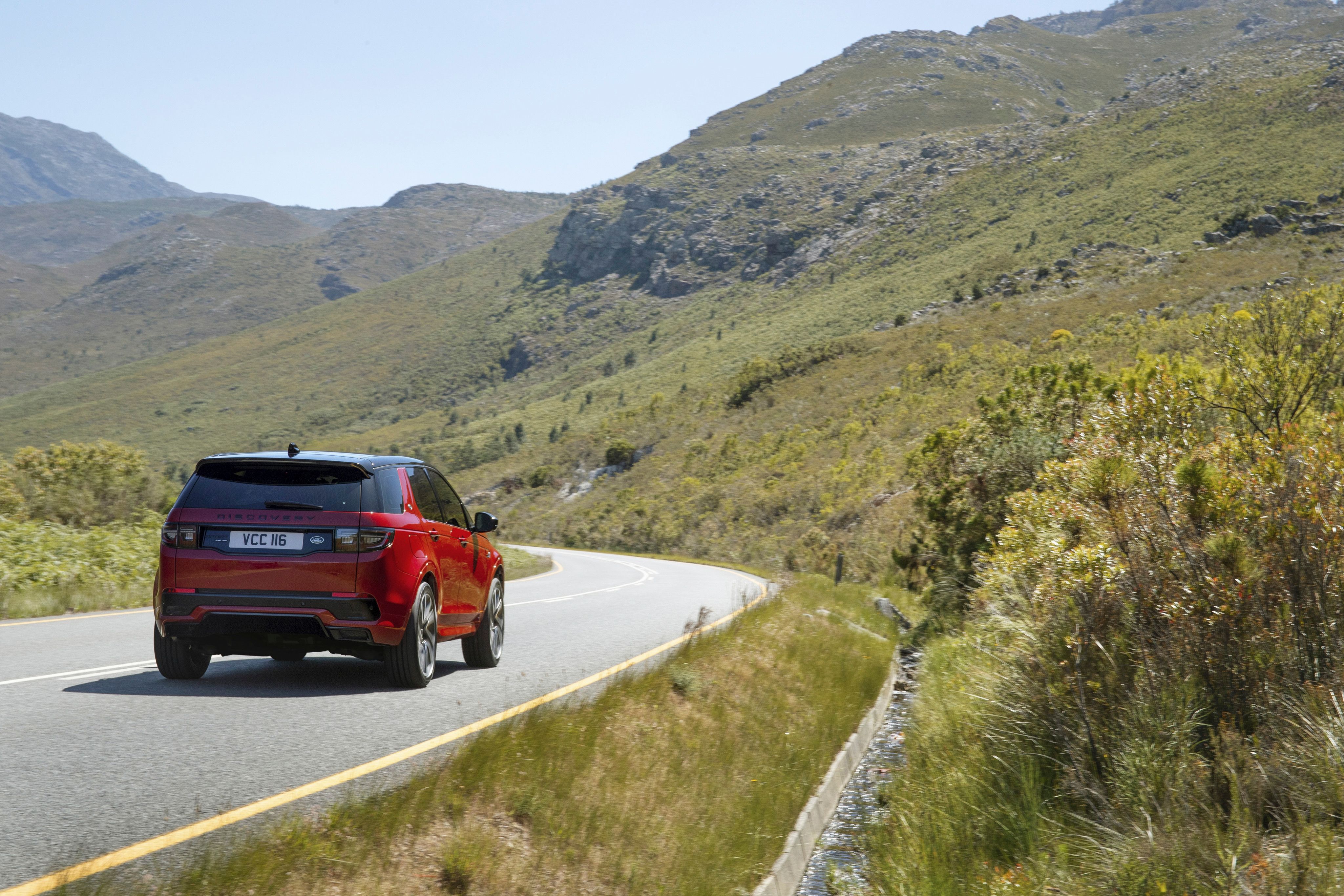 Land Rover finally updates the old Discovery Sport, add new tech and ...
