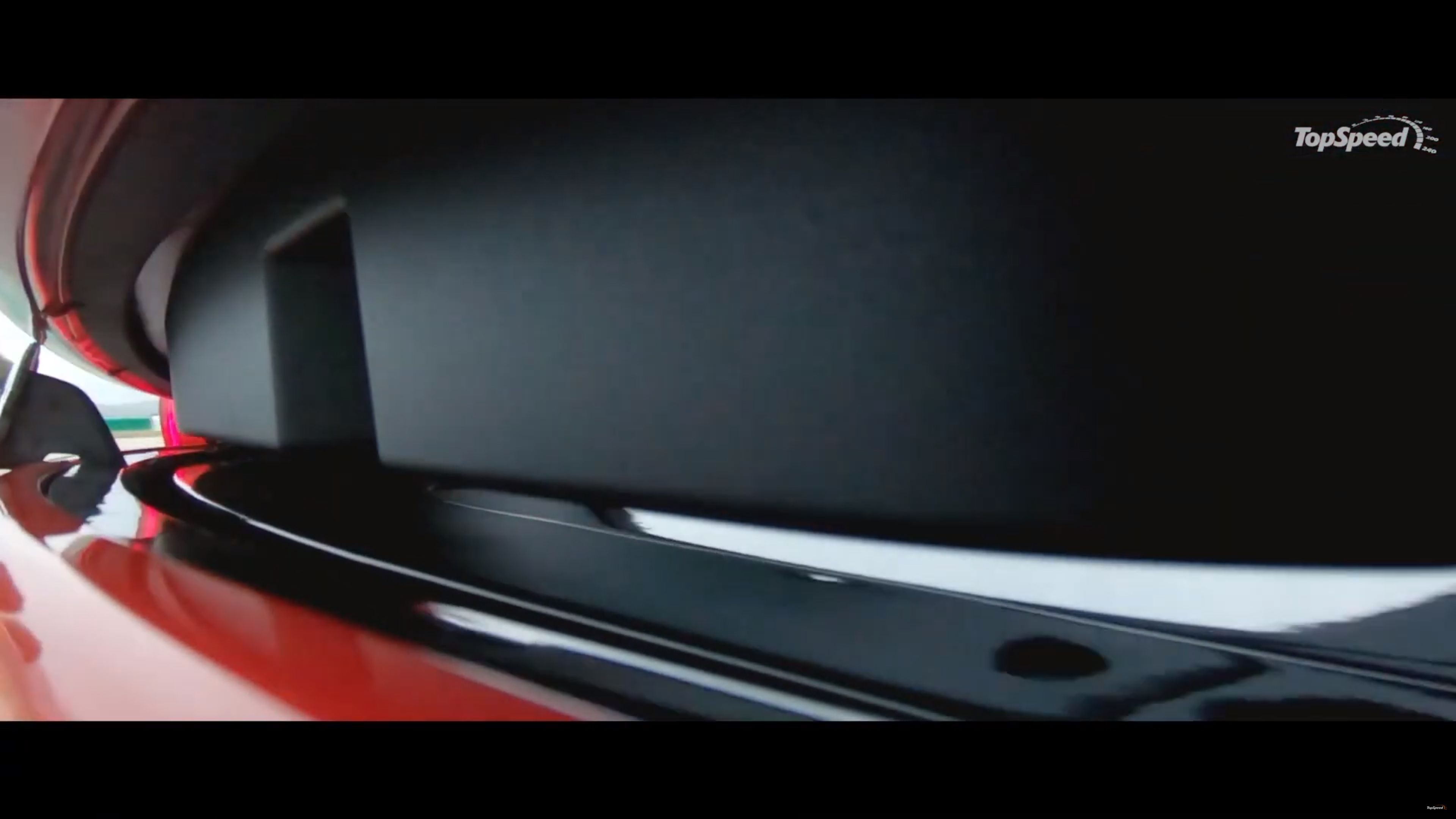 Ferrari SF90 Stradale vs McLaren Speedtail