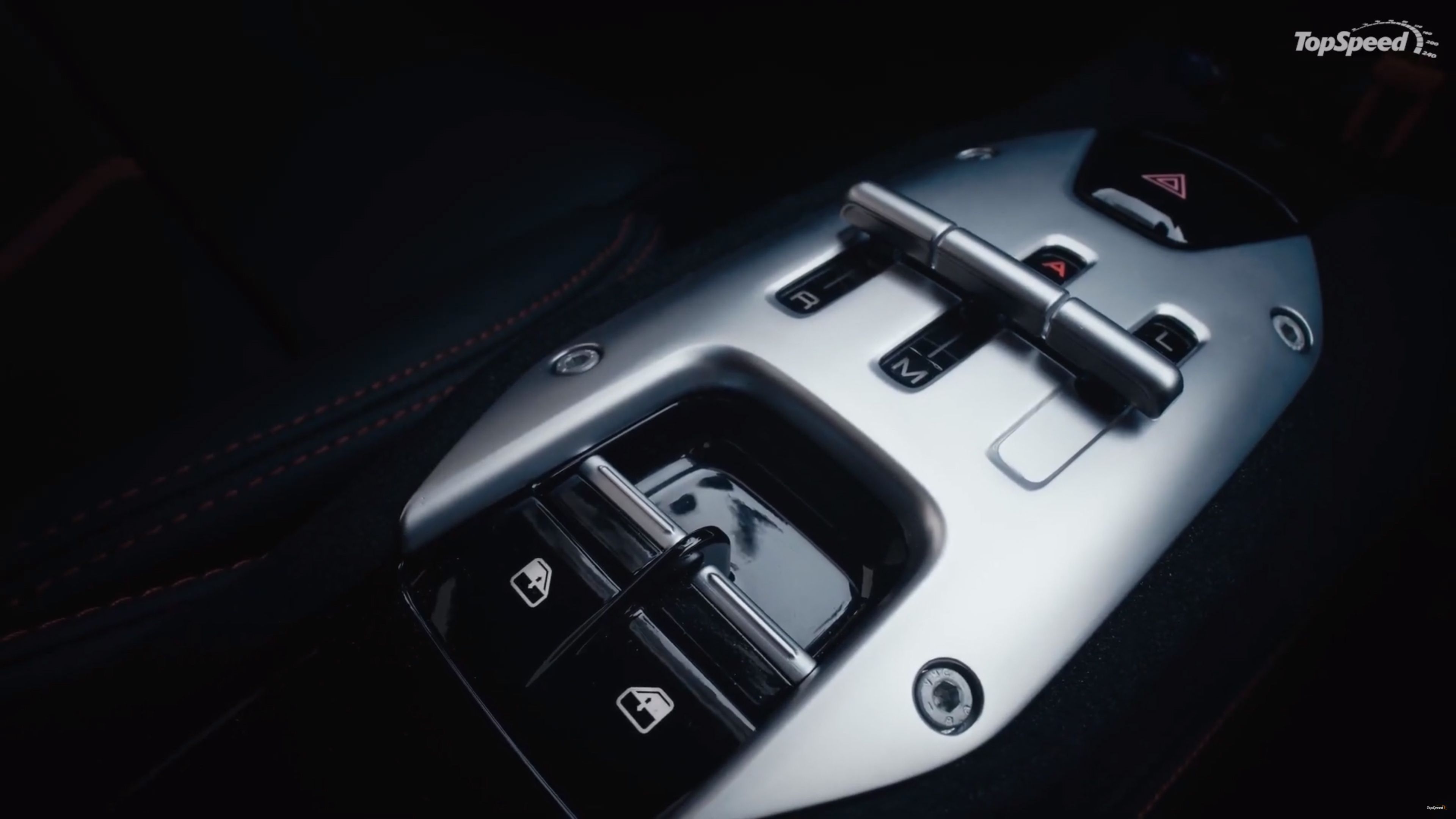 Ferrari SF90 Stradale vs McLaren Speedtail