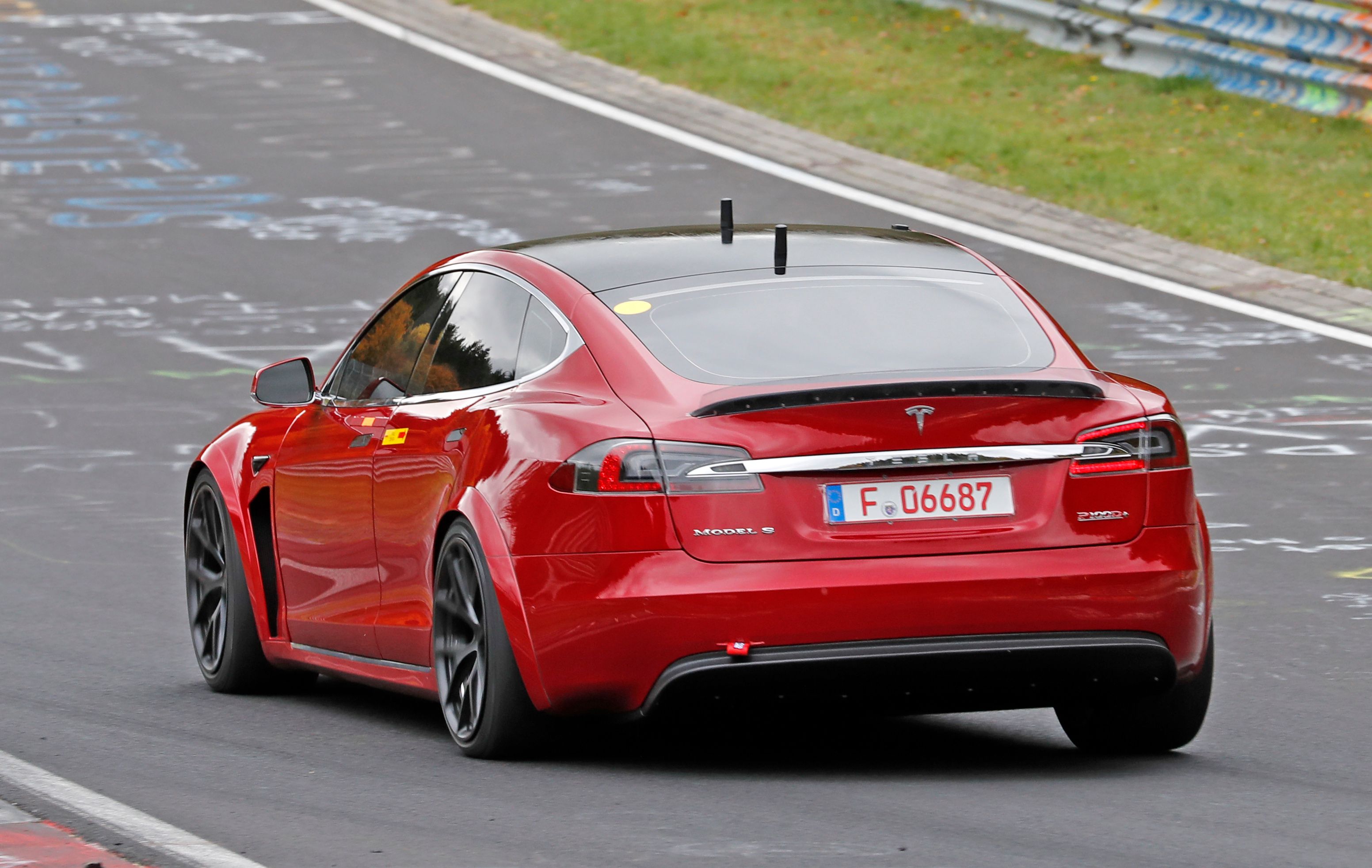 How Big is the Battery In the Tesla Model S and Model X Plaid?