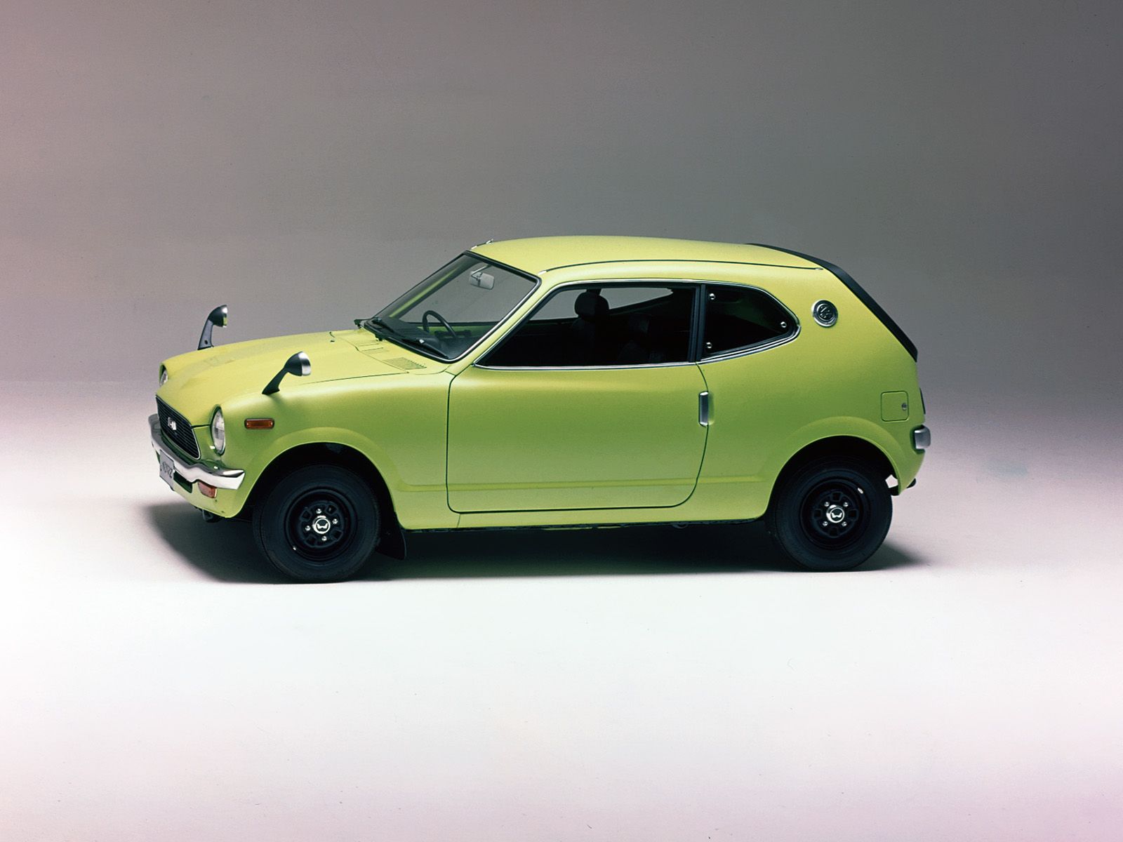 There's Nothing Better Than Watching This Honda Z600 Rip Up an Indoor ...
