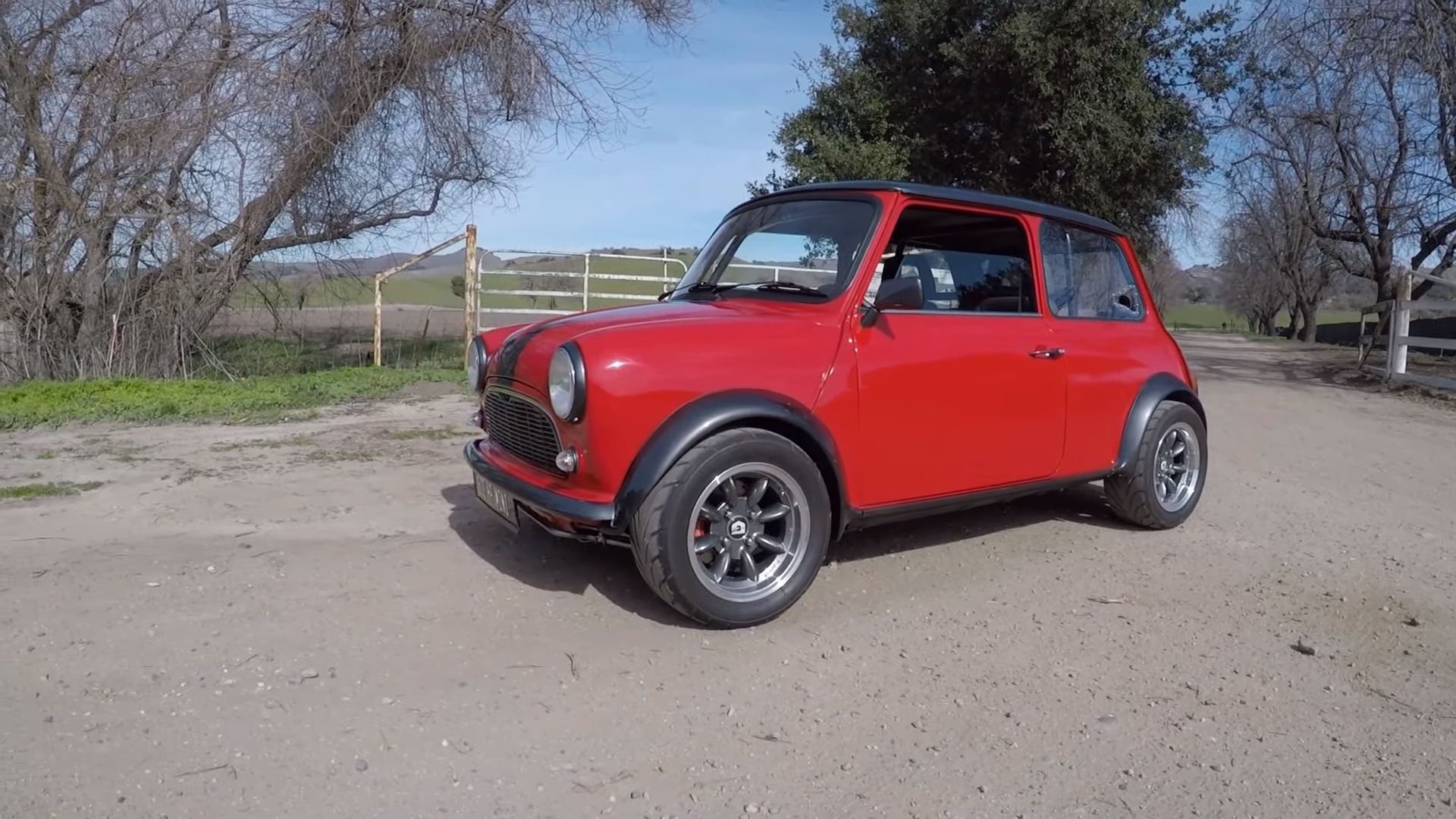 This Mini Cooper Shares a Mind-Blowing Detail With the Bugatti Veyron