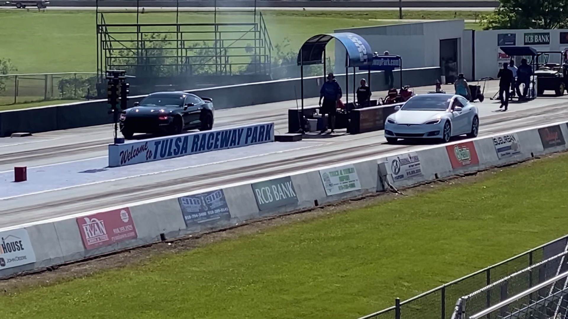 Tesla Model S Performance With The 'Cheetah Stance' Sets A New Quarter ...