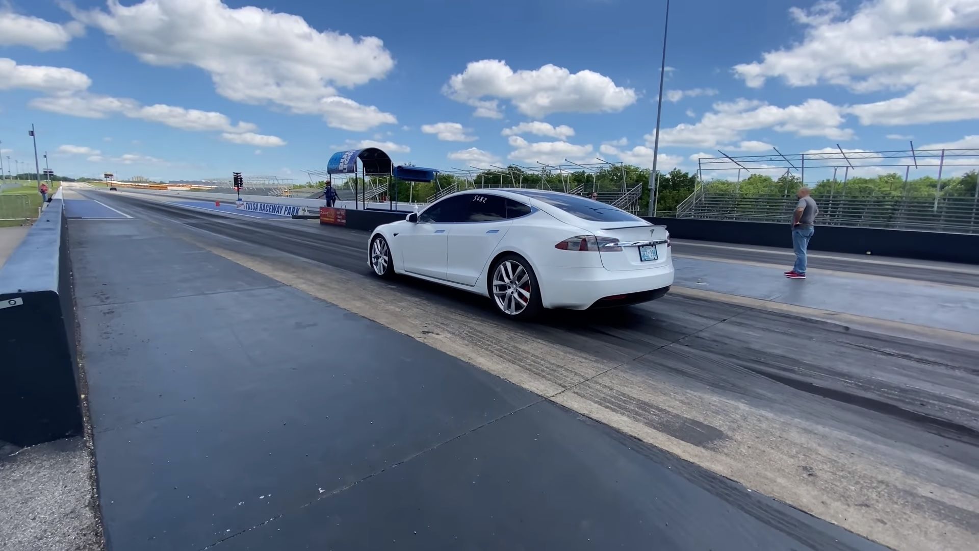 Tesla Model S Performance With The 'Cheetah Stance' Sets A New Quarter ...