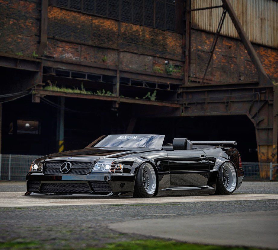 This Retro Mercedes-Benz SL500 Speedster Sends All the Right 90s Vibes