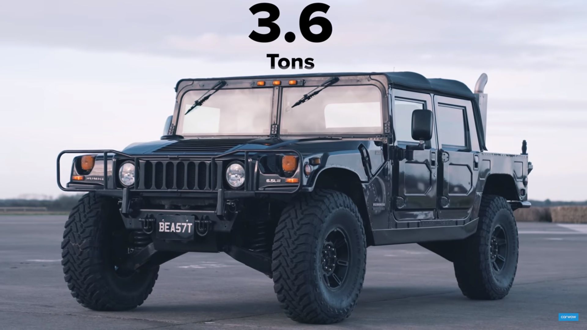 Watch a Suzuki Jimny Take On The Mighty Hummer H1 In a Drag Race