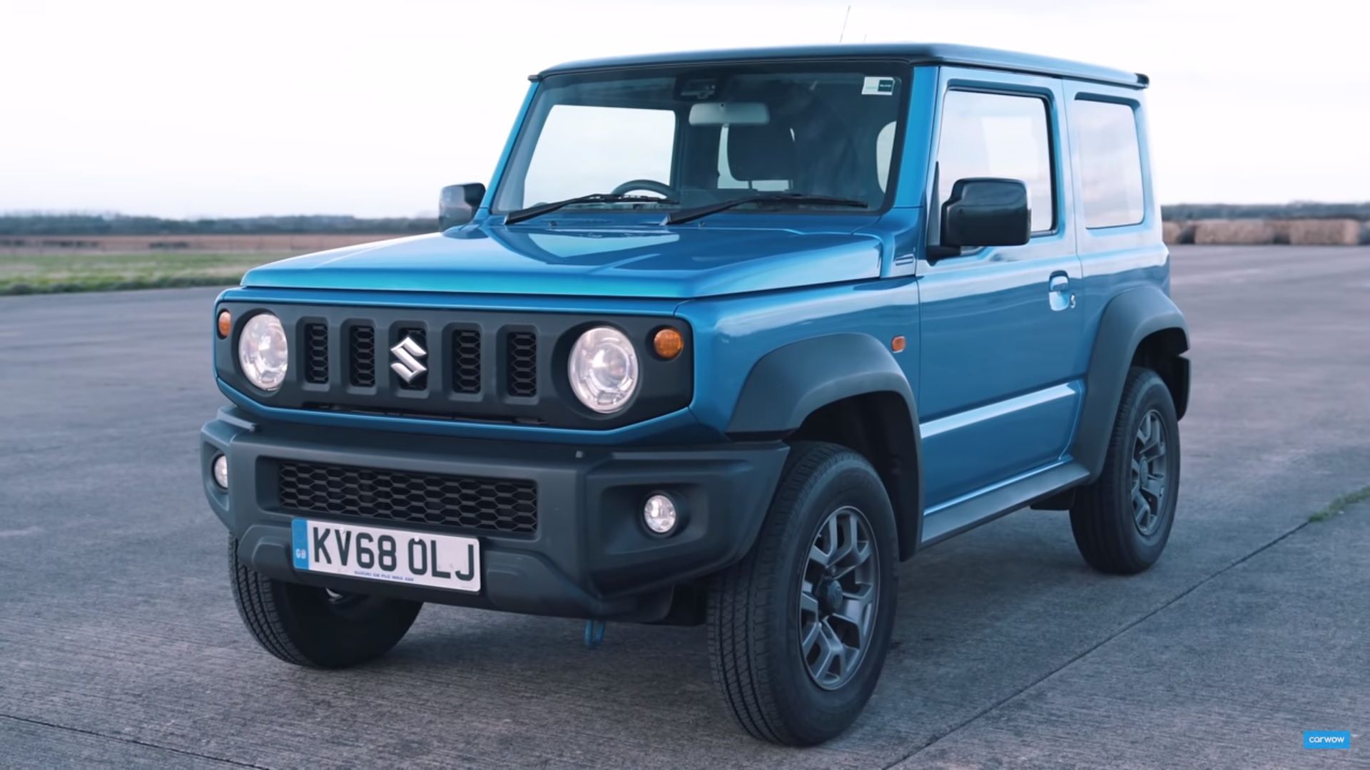 Watch a Suzuki Jimny Take On The Mighty Hummer H1 In a Drag Race
