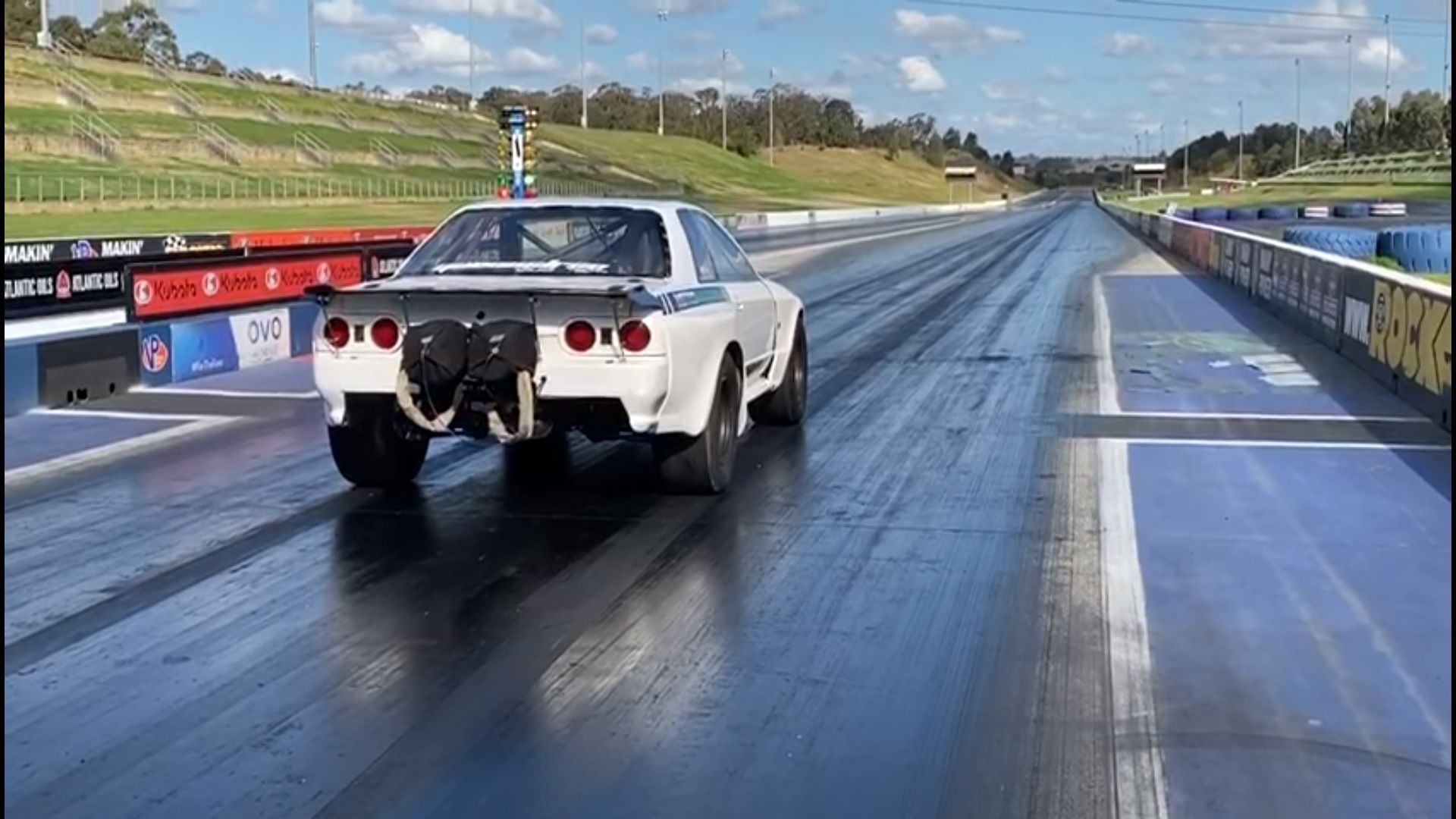 An R32 Nissan Skyline Just Became the Worlds Fastest AWD Vehicle With a ...