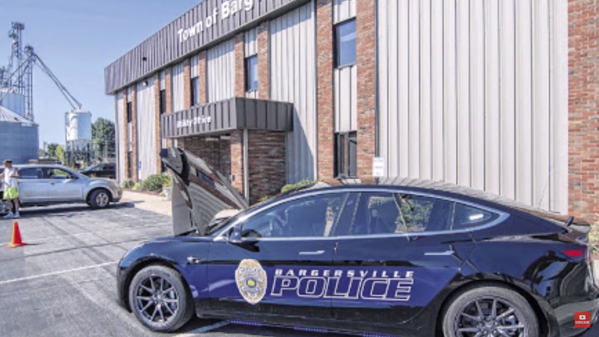 Tesla Model 3 Police Cars Turn Out To Be An Awesome Cost-Cutting Investment