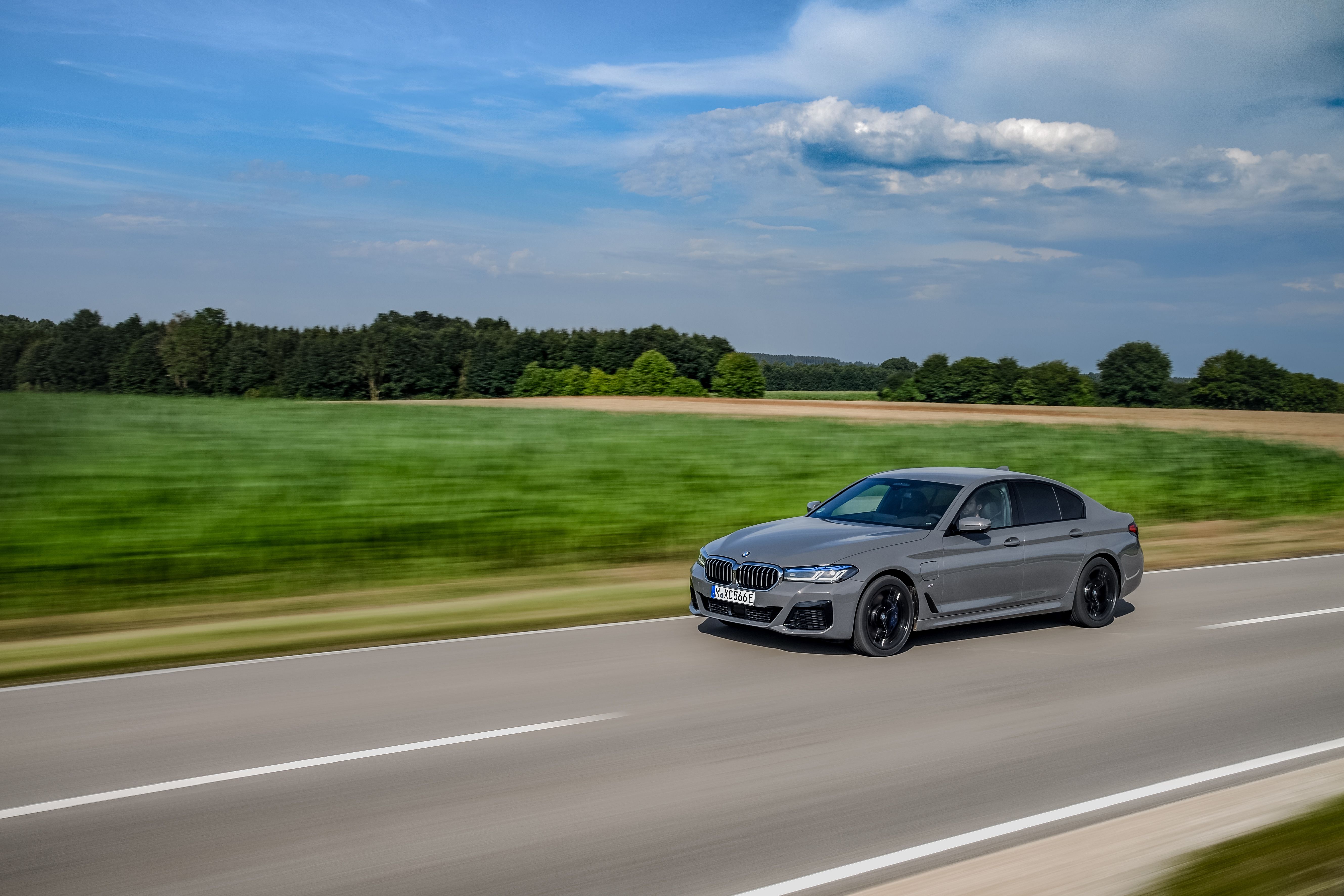BMW 545e xDrive PHEV