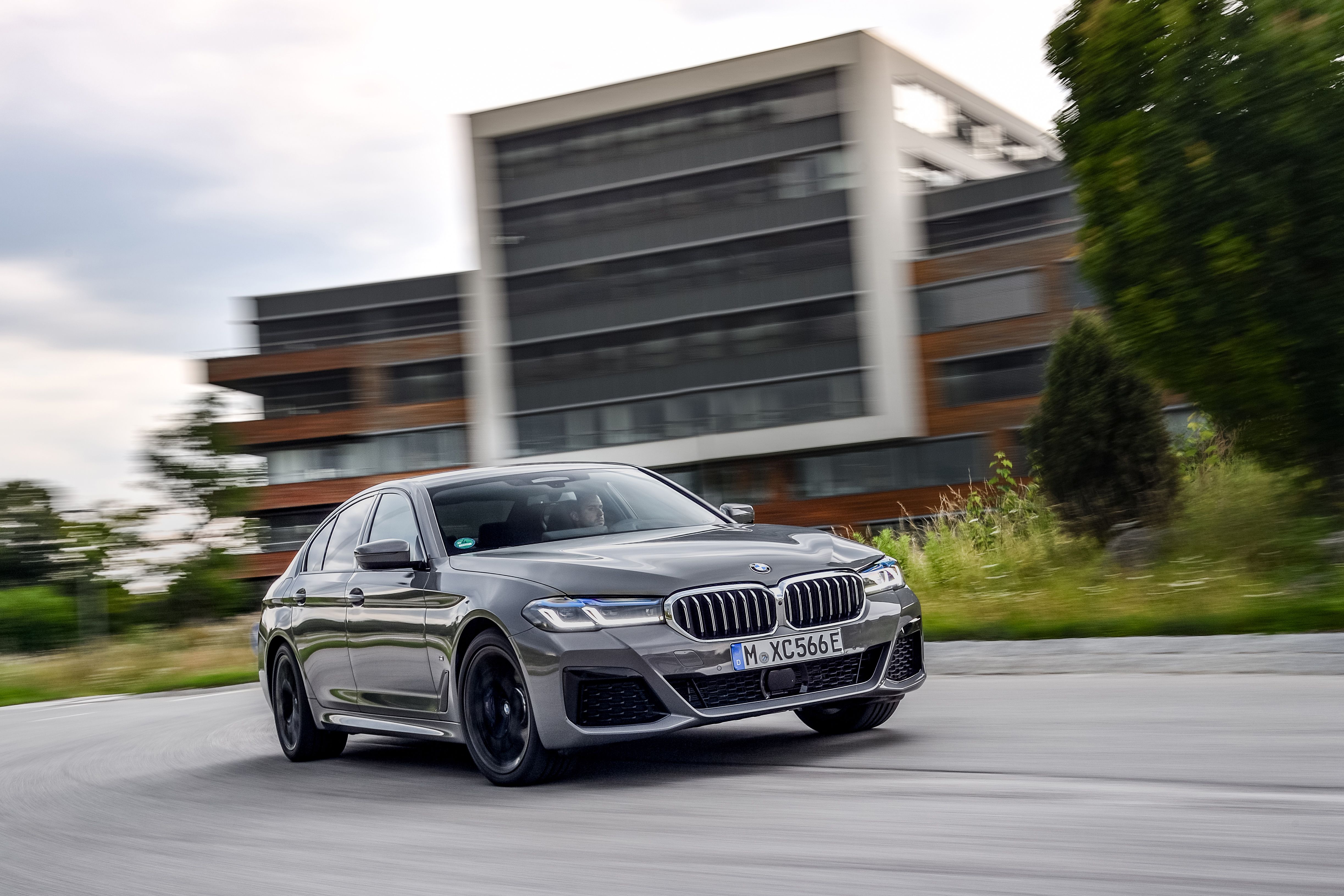 BMW 545e xDrive PHEV