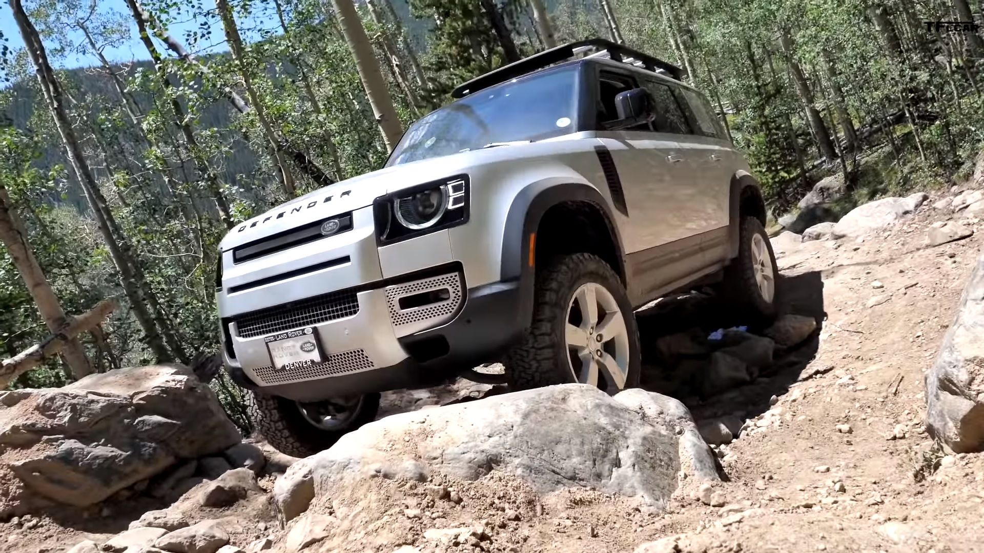 Watch the Old Land Rover Defender Keep Up with the New Defender and ...