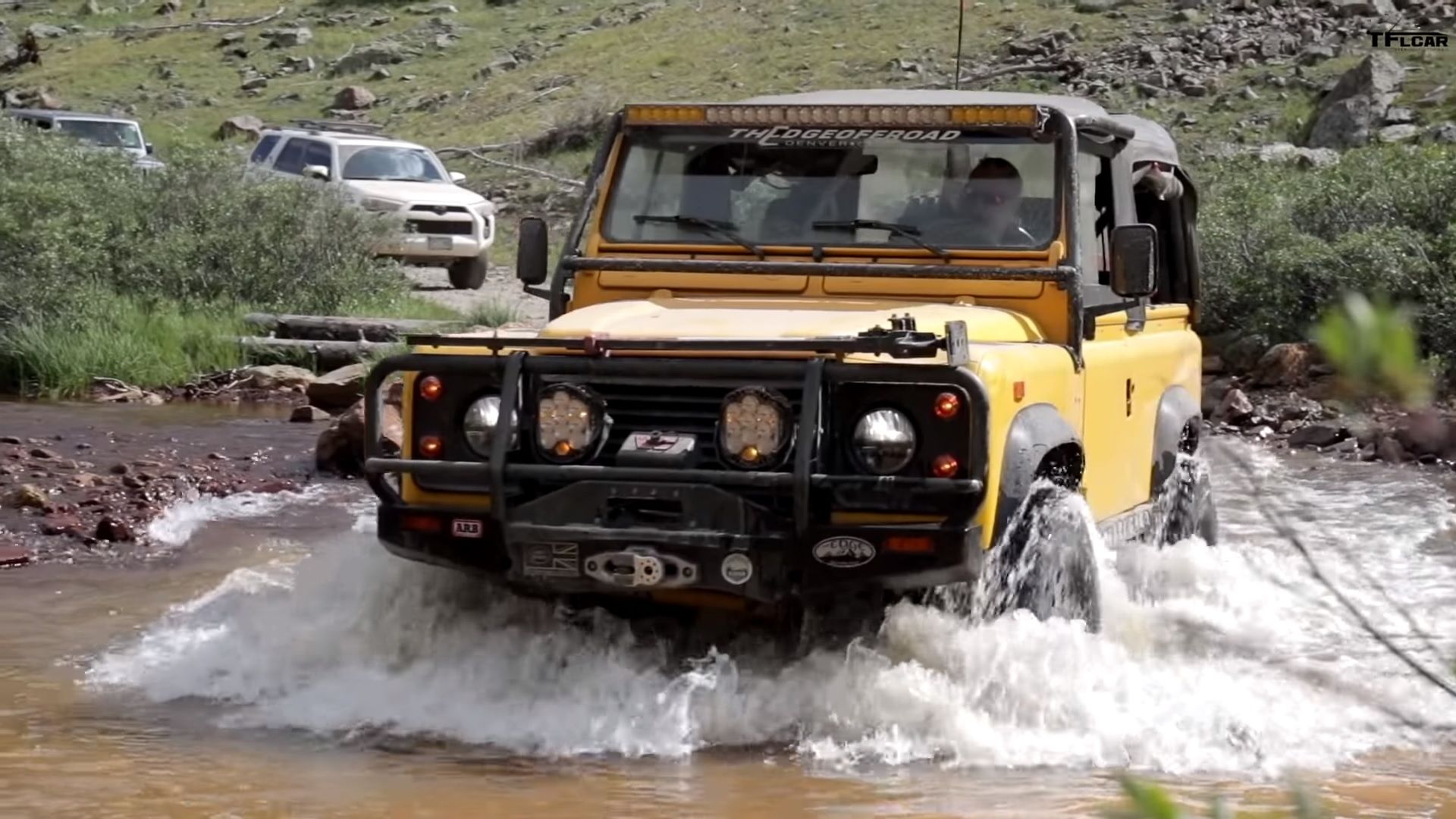 Watch the Old Land Rover Defender Keep Up with the New Defender and ...