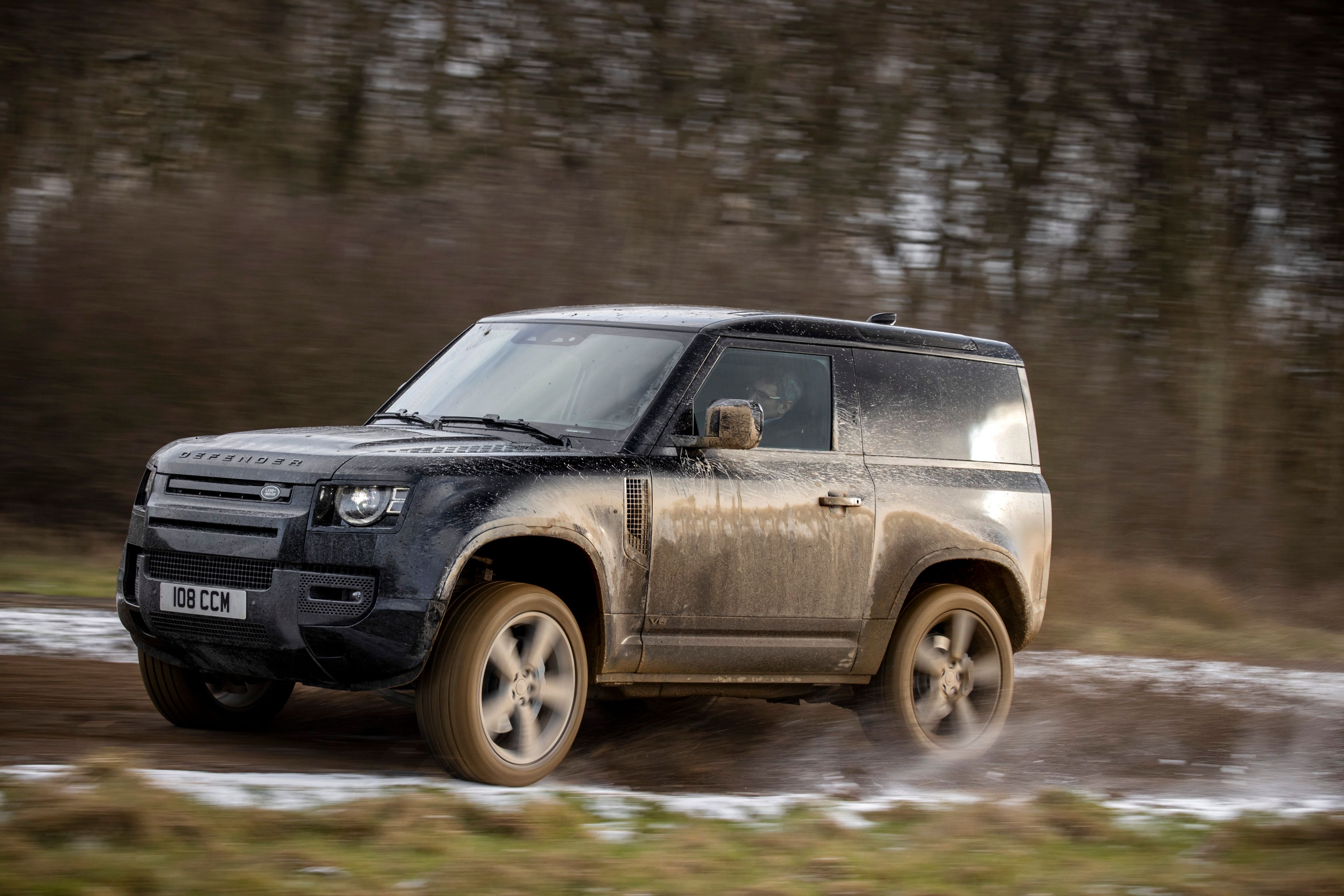 Land Rover May Try to Compete With The Mercedes-AMG G63