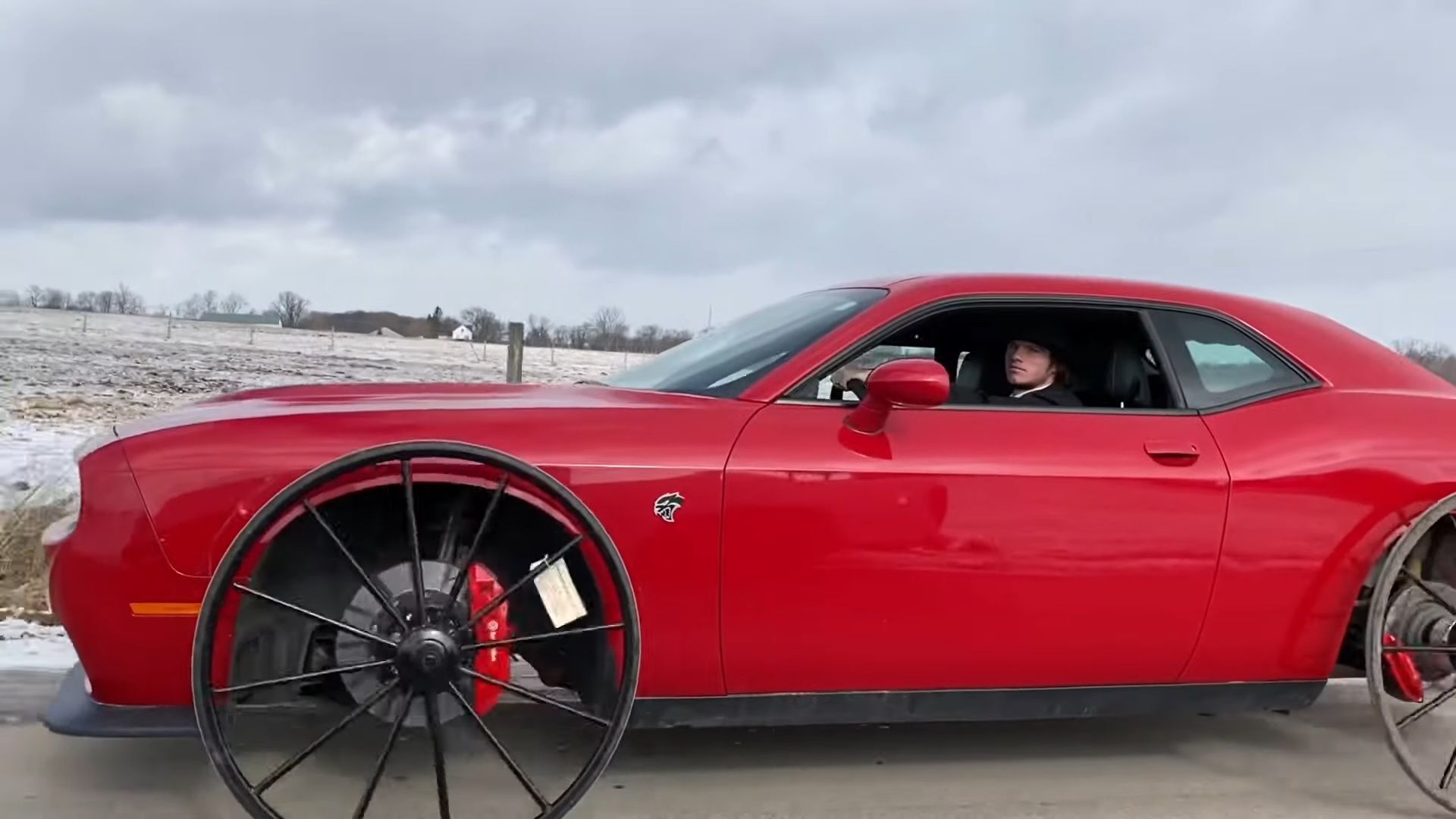 Someone Seriously Put a Dodge Challenger Hellcat On Buggy Wheels