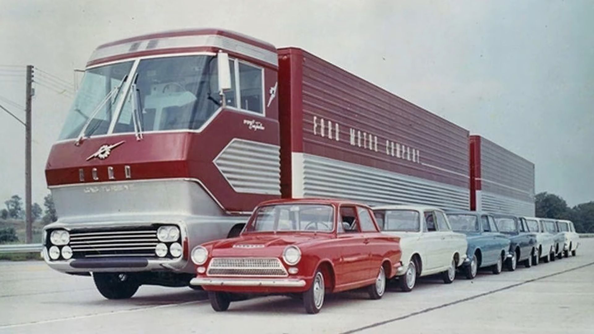 The Story of Big Red - A Turbine-Power Truck That Almost Disappeared