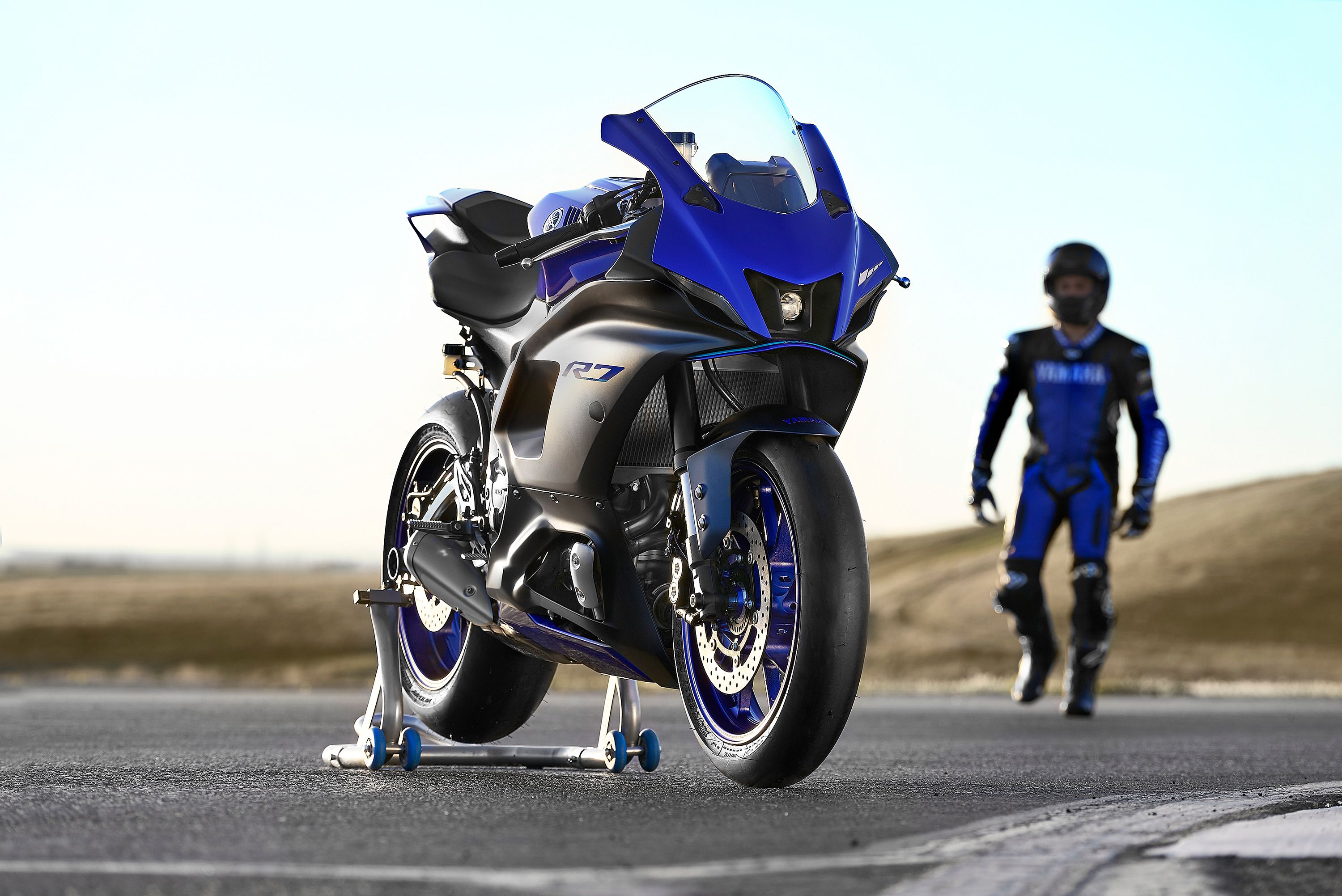 2022 Yamaha YZF-R7 - Performance, Price, and Photos
