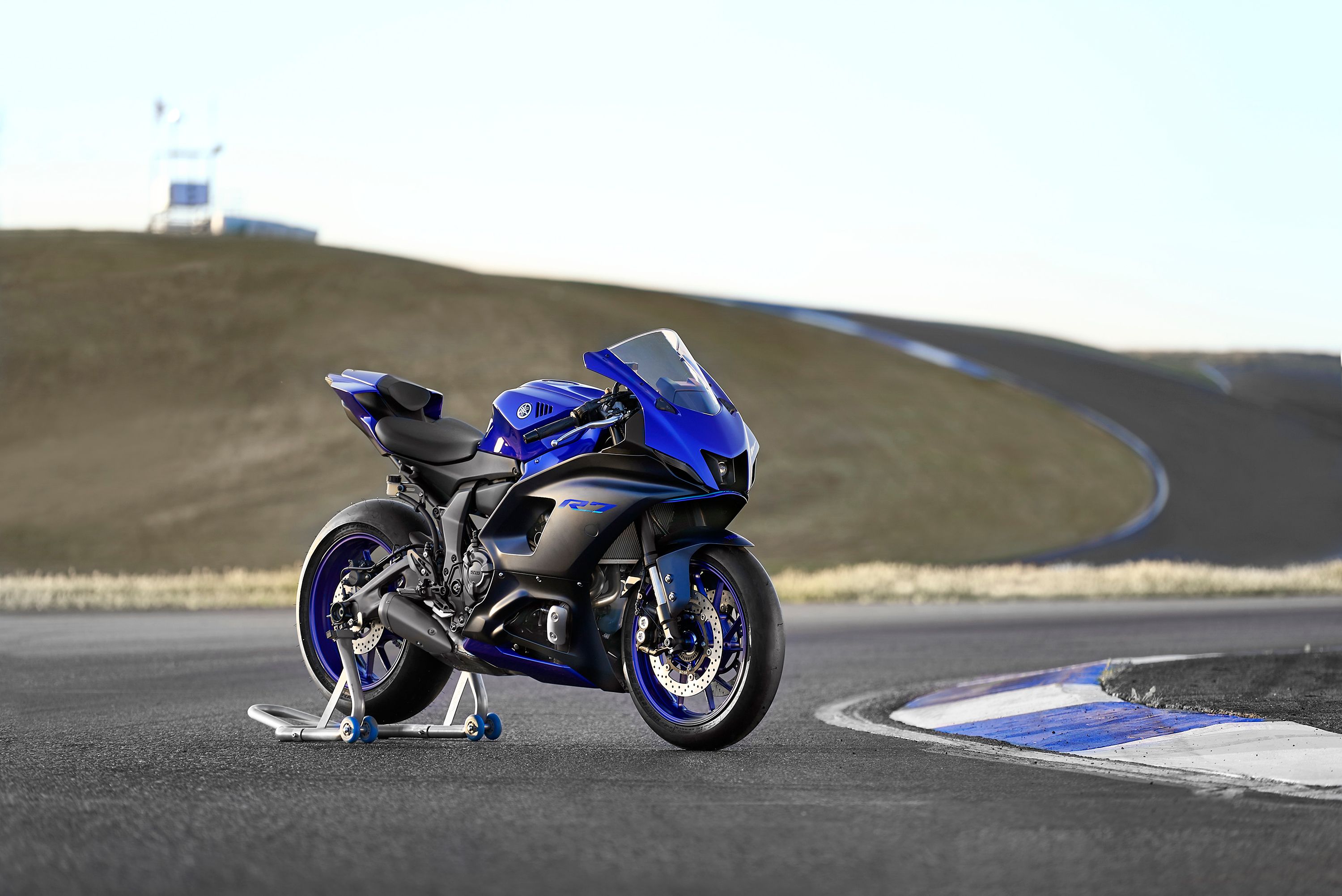 2022 Yamaha YZF-R7 - Performance, Price, and Photos