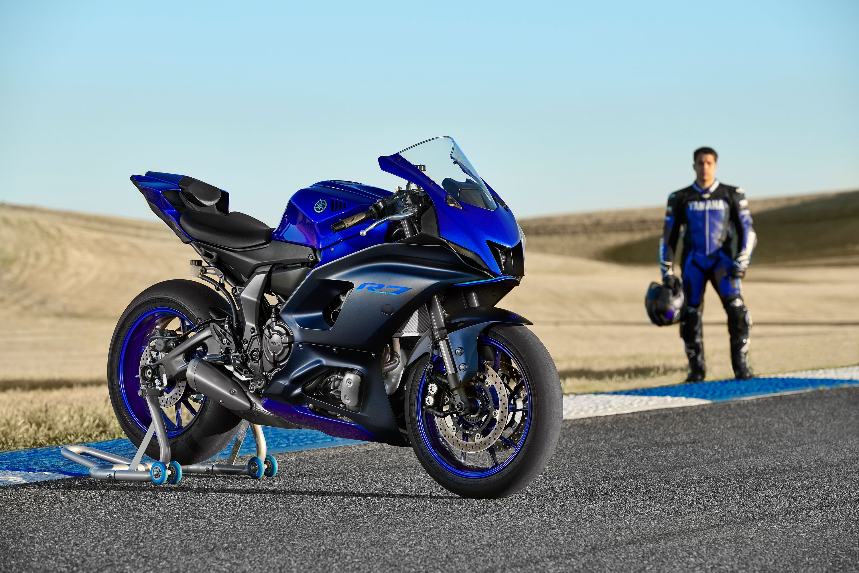 2022 Yamaha YZF-R7 - Performance, Price, and Photos