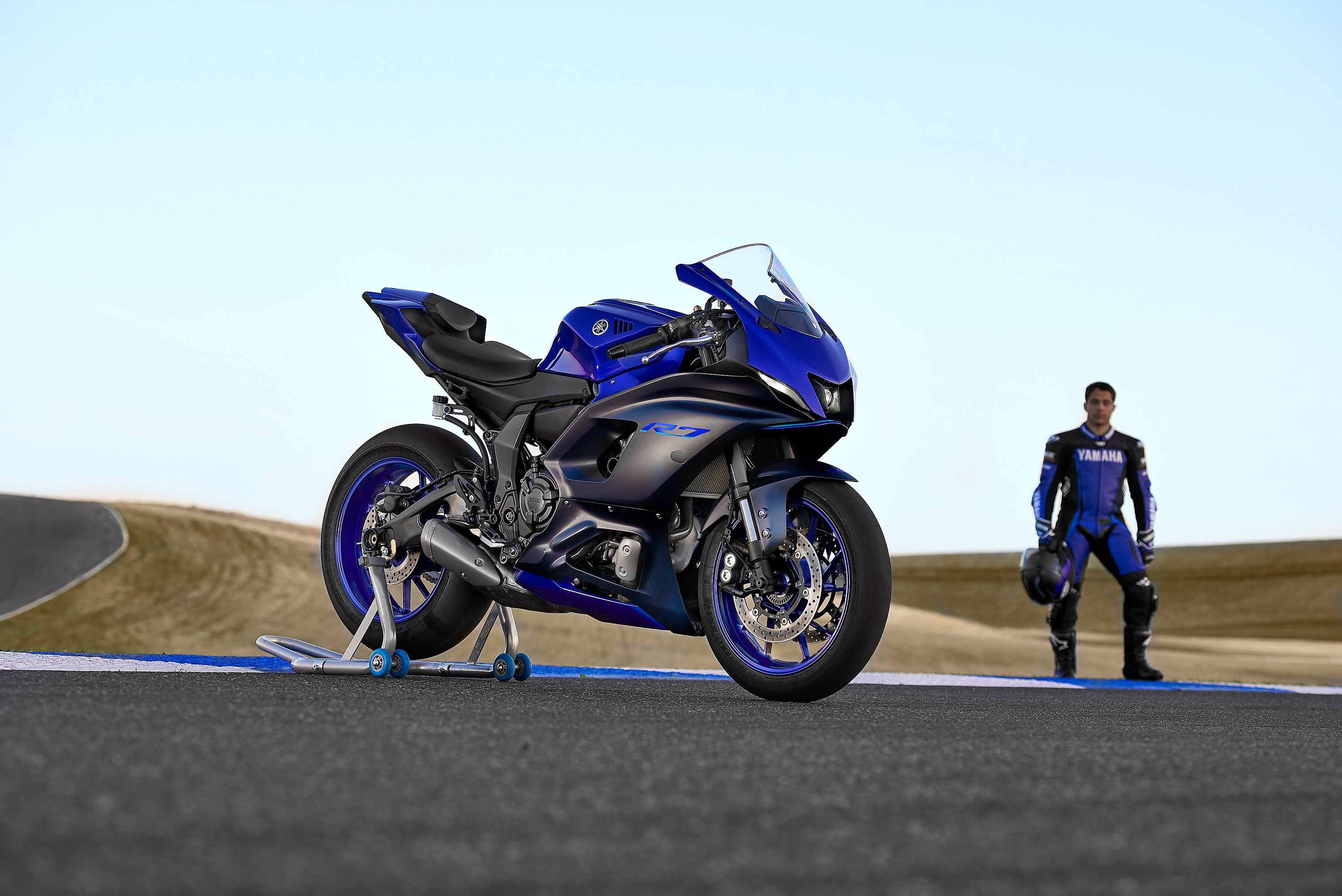 2022 Yamaha YZF-R7 - Performance, Price, and Photos