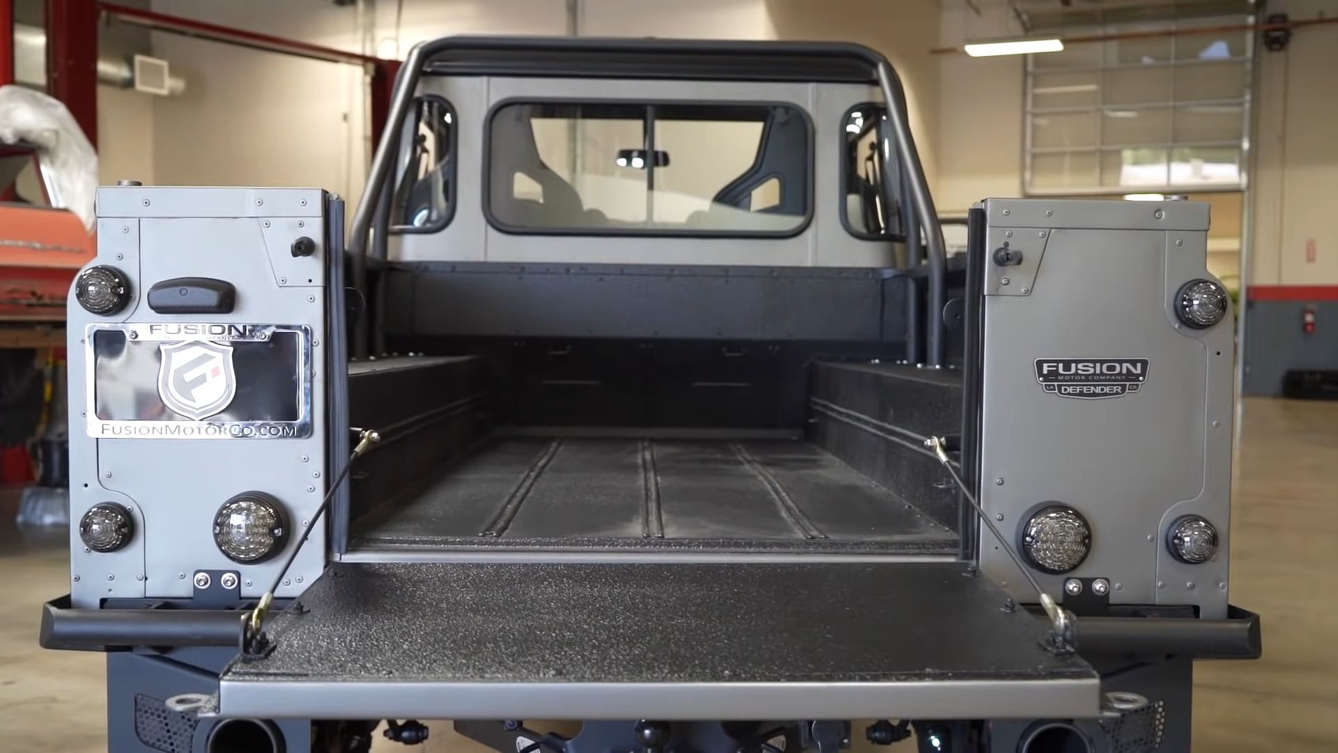 This Land Rover Defender From the ‘80s Has Been Completely Revamped
