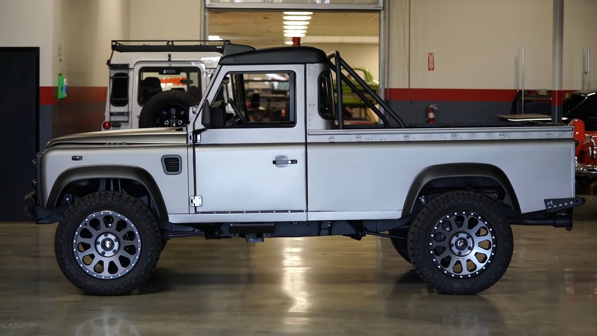 This Land Rover Defender From the ‘80s Has Been Completely Revamped