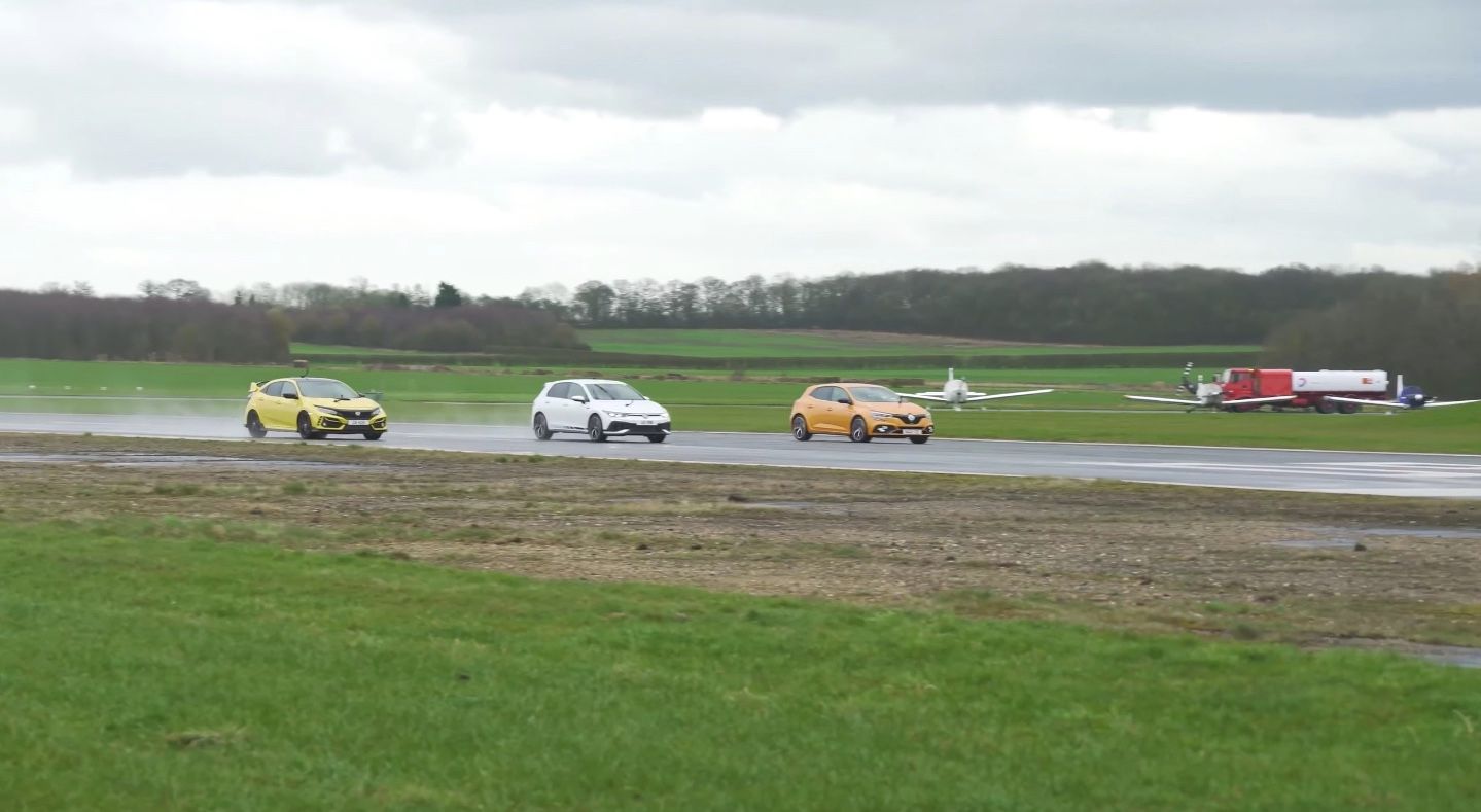 Battle of Hot Hatches: Volkswagen Golf GTI vs Honda Civic Type R vs The ...