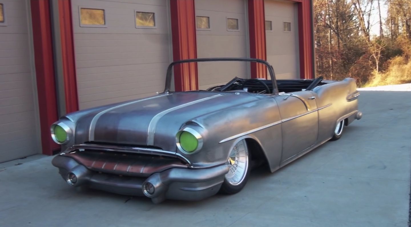 This Custom 1956 Pontiac Starchief Makes 900 Horses and Costs $1 Million!