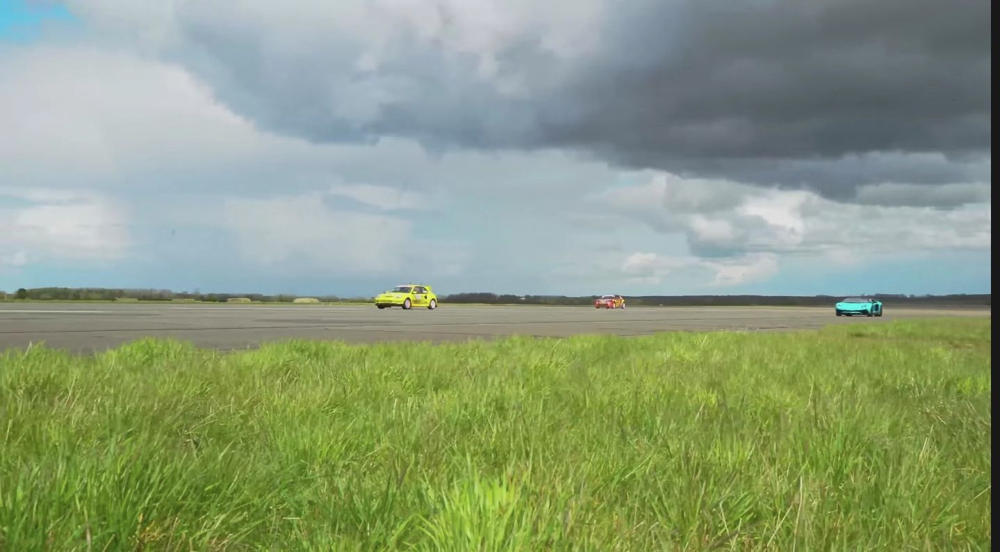 Watch How Some Rallycross Racercars Bully A Lamborghini Aventador SV on ...